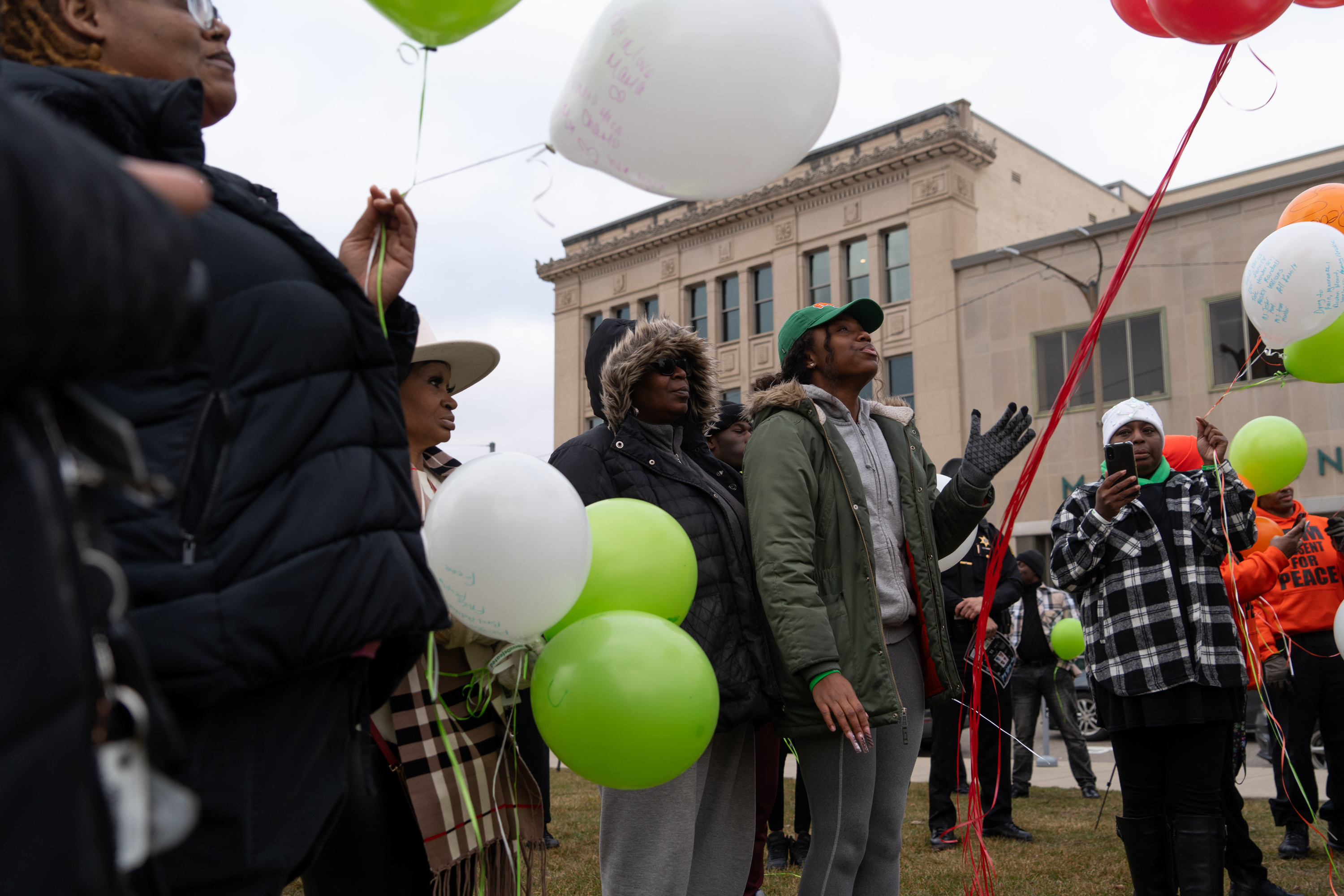 'Release to Healing': 200 balloons soar into the sky as Flint lets go ...