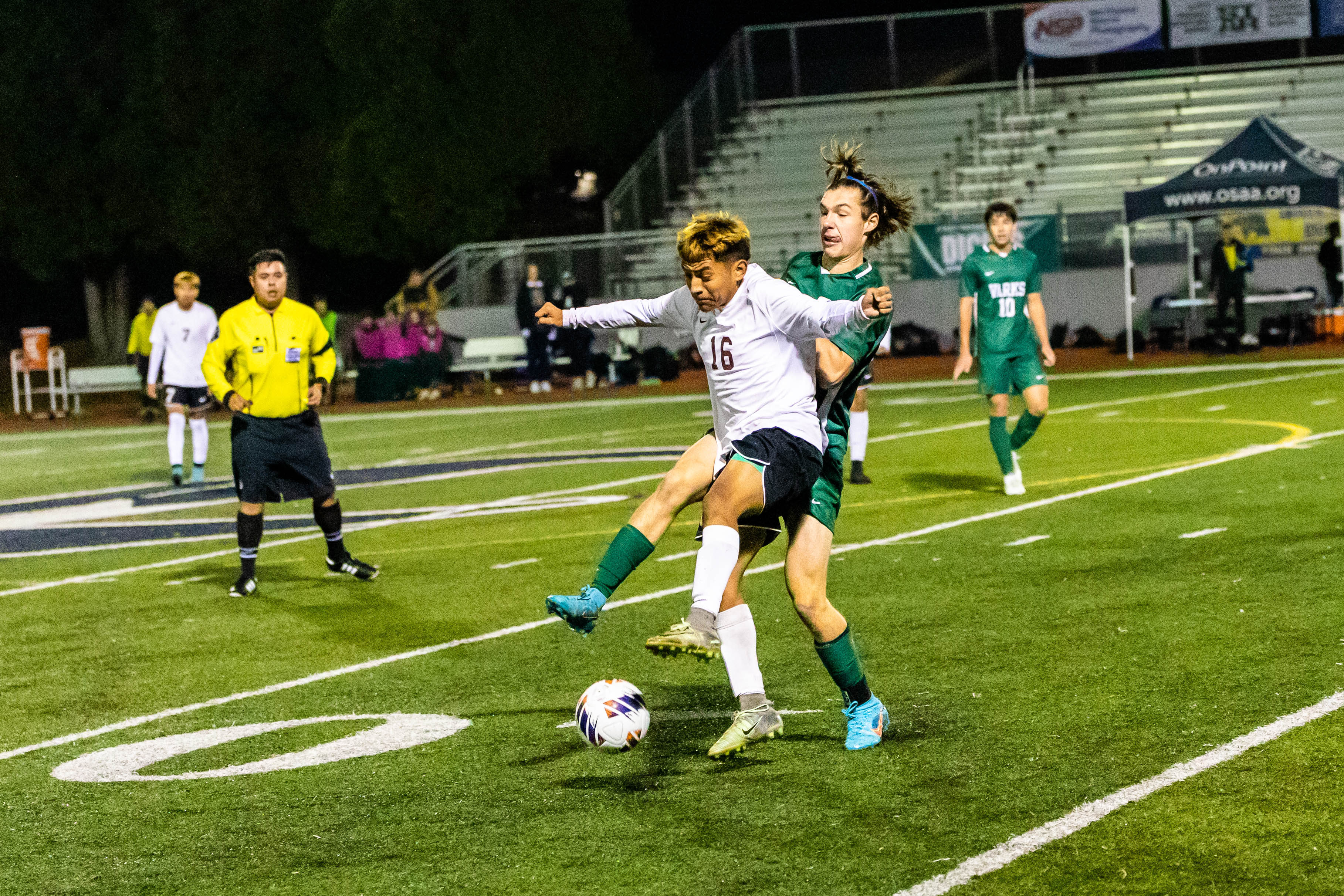 Oregon Episcopal Aardvarks beat McLoughlin Pioneers in OSAA Class 3A/2A ...