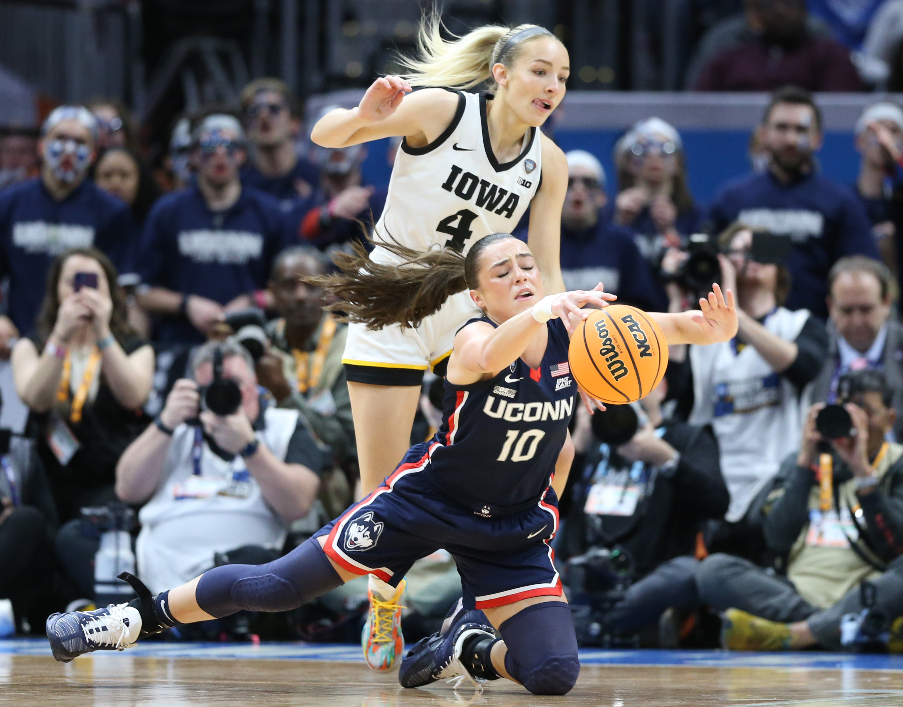 Iowa vs. UConn in Women's Final Four semifinal game, April 5, 2024 ...