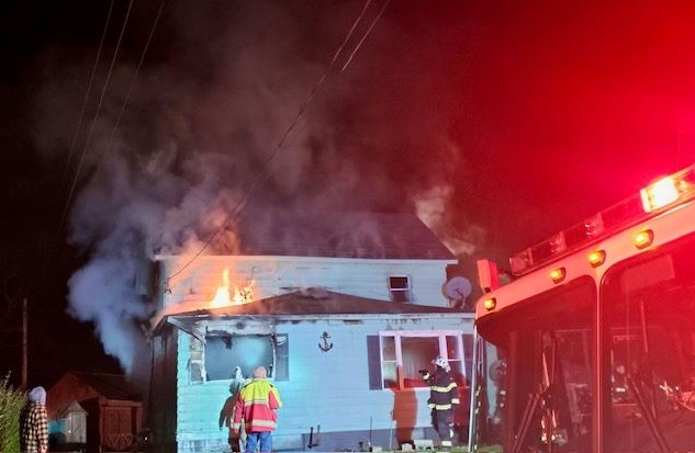Firefighters battle house fire in Van Buren County after passerby ...