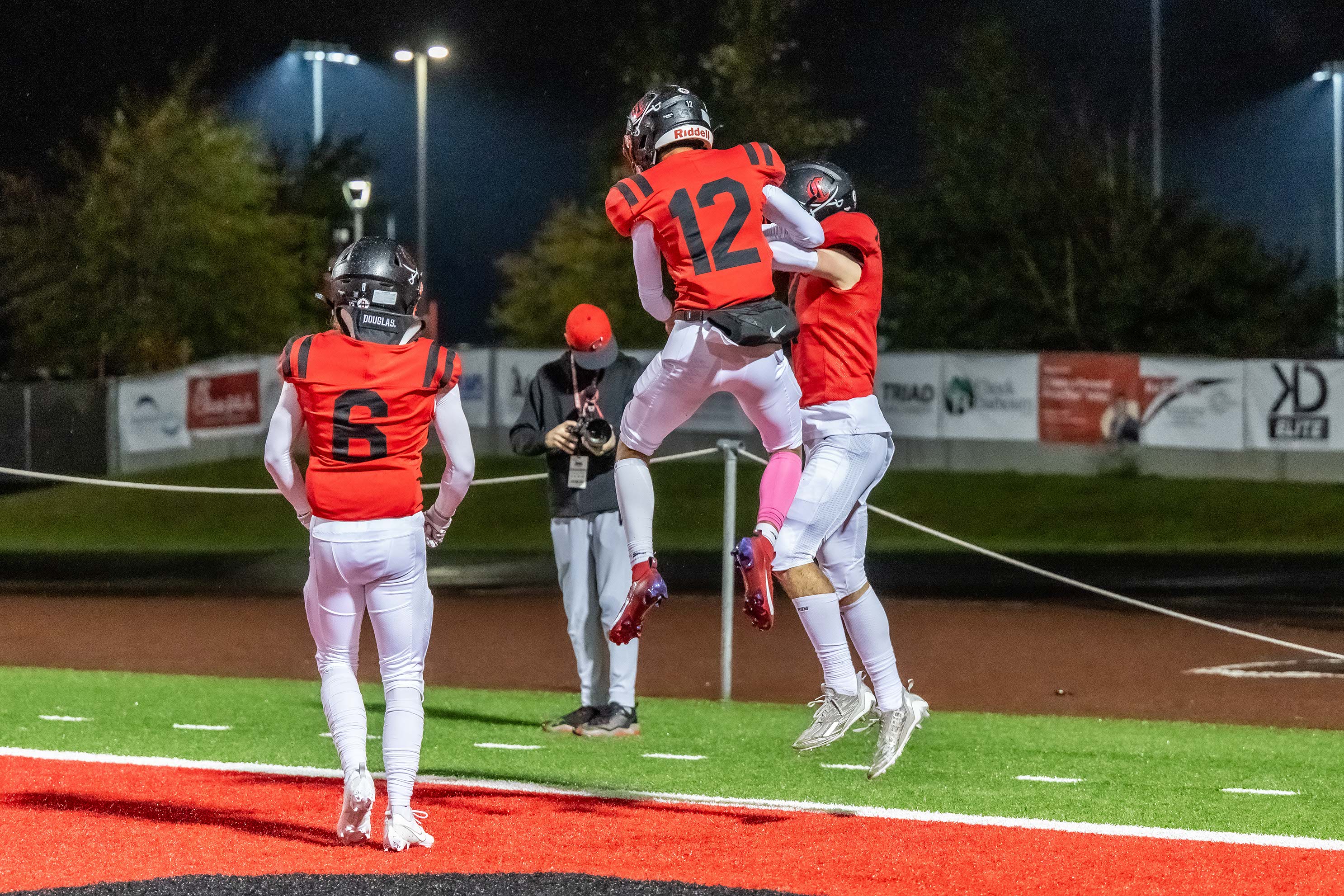 Oregon high school football: Clackamas Cavaliers vs Gresham Gophers ...
