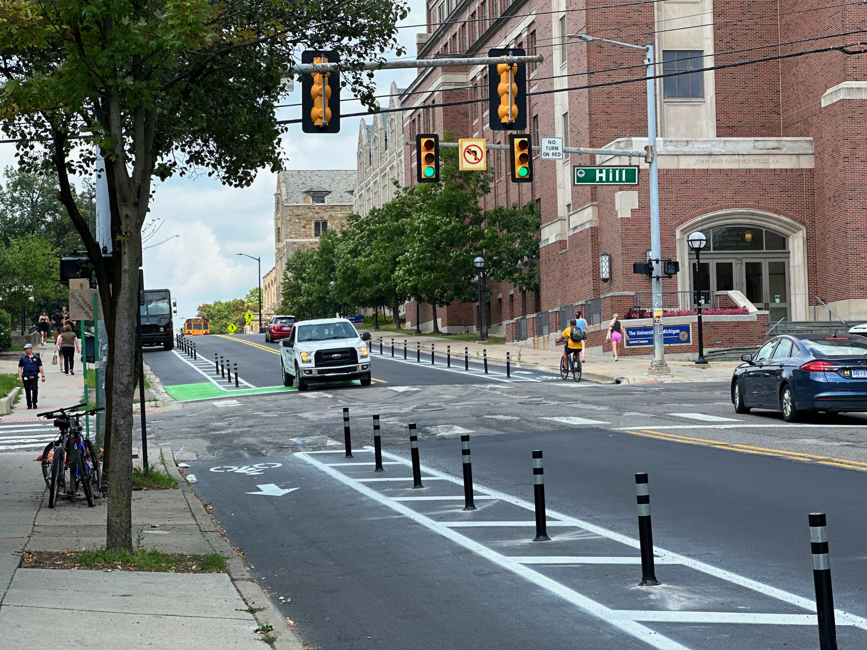 Ann Arbor adds bike lanes with flexible bollards on State and Division ...