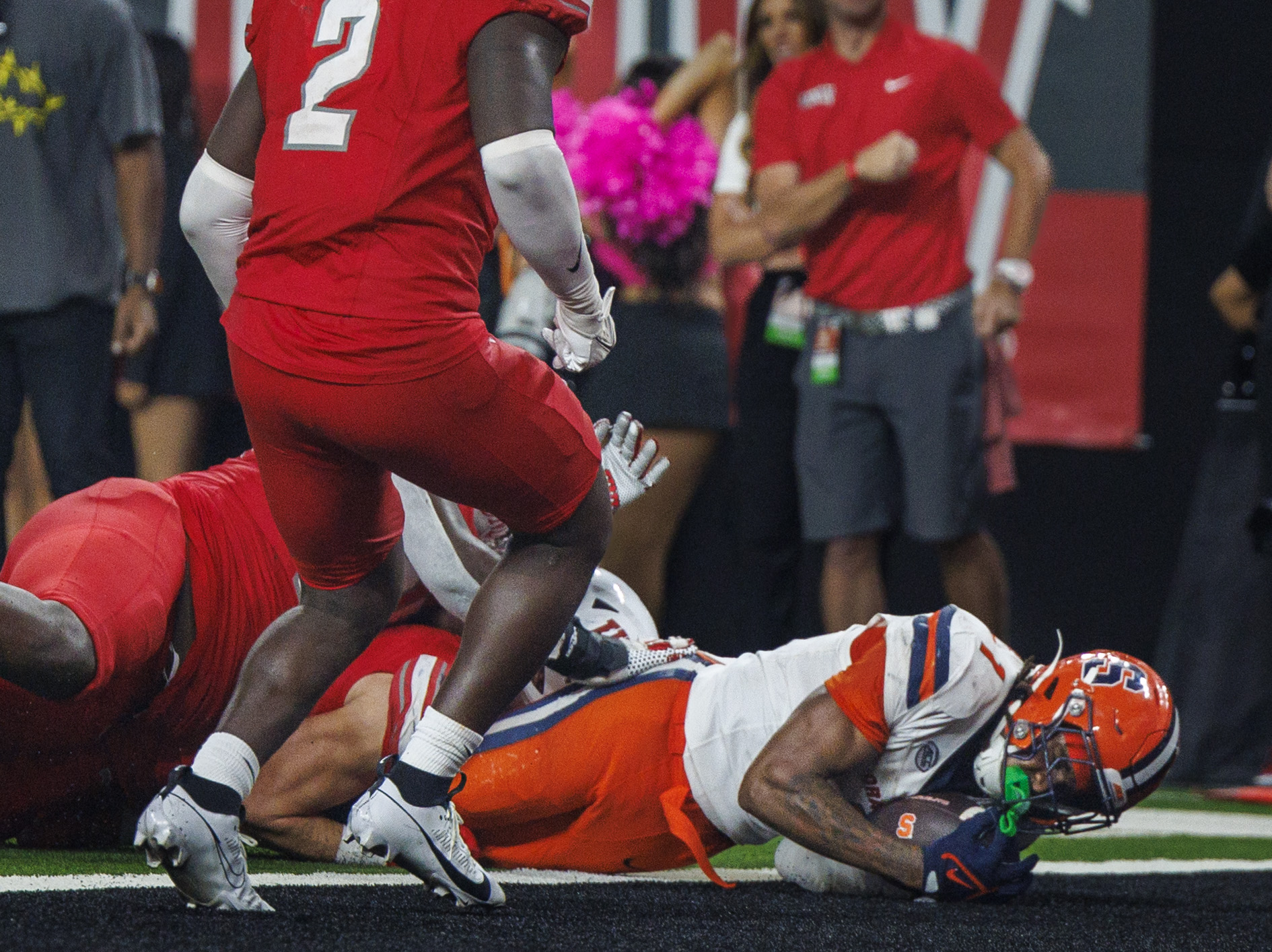 The Syracuse Orange takes on the UNLV Rebels at Allegiant Stadium ...