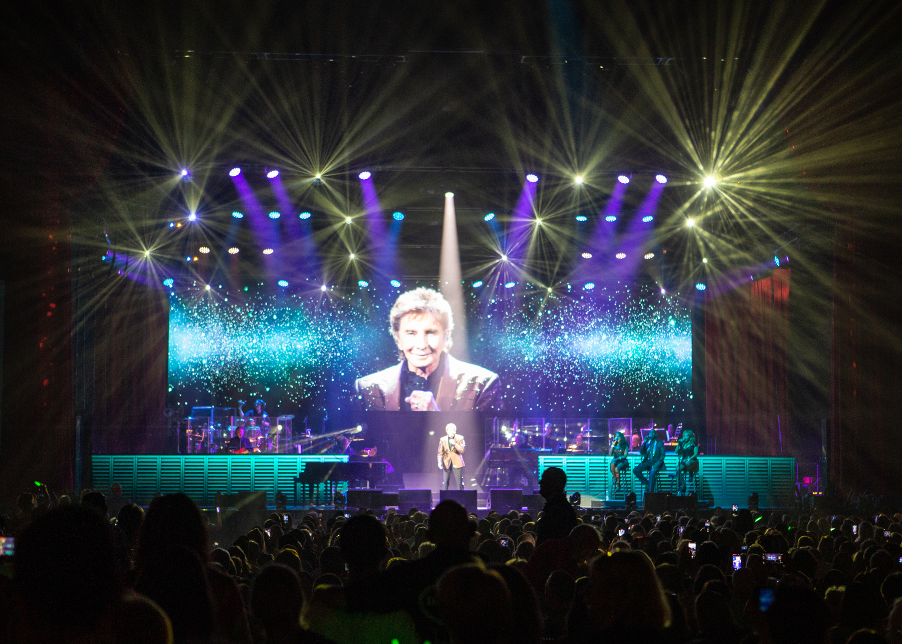 Concert Photos: Barry Manilow Brings Hits! 2023 Tour to Rocket Mortgage ...