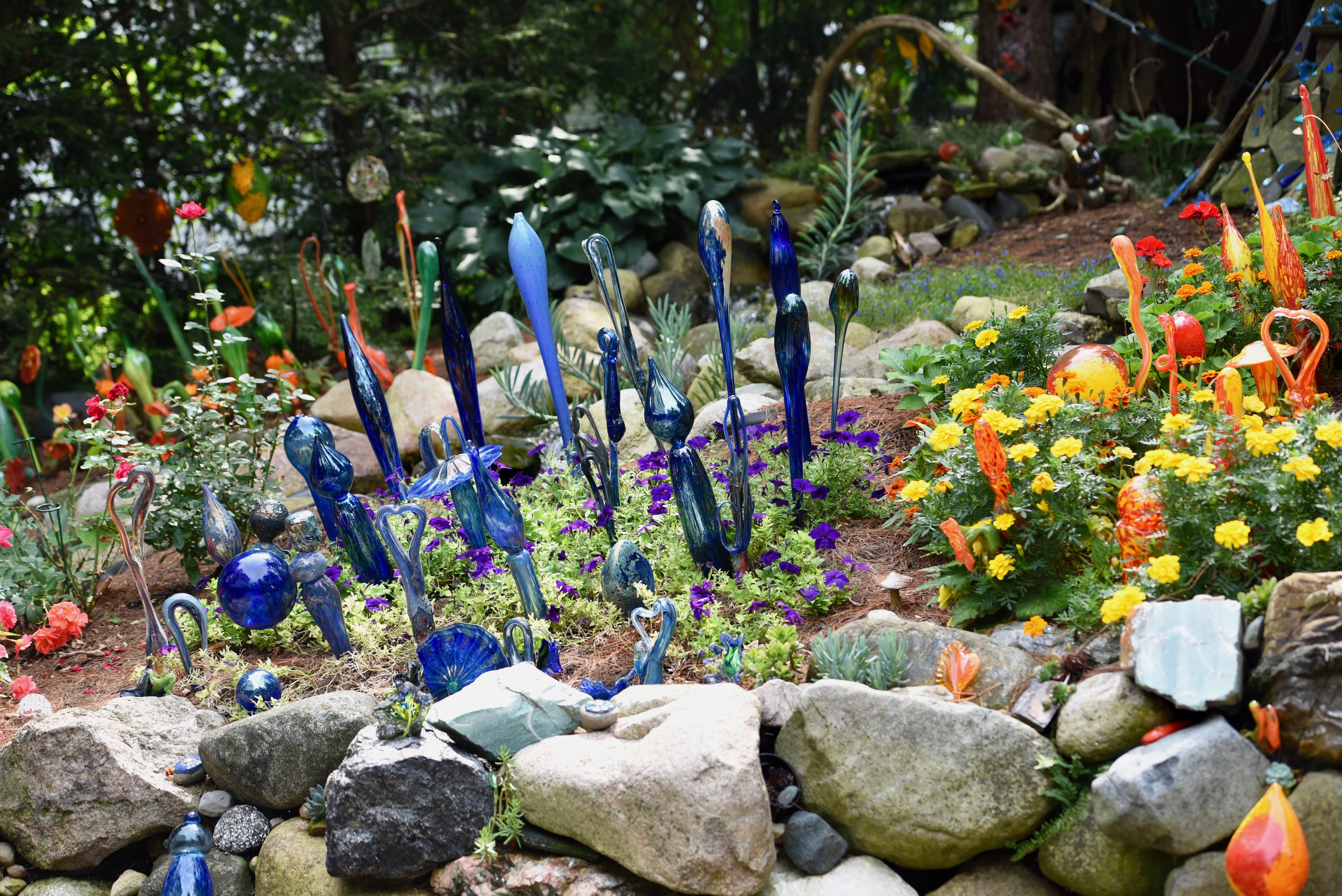 Ann Arbor artist Larry Nisson's glass artwork and backyard garden ...