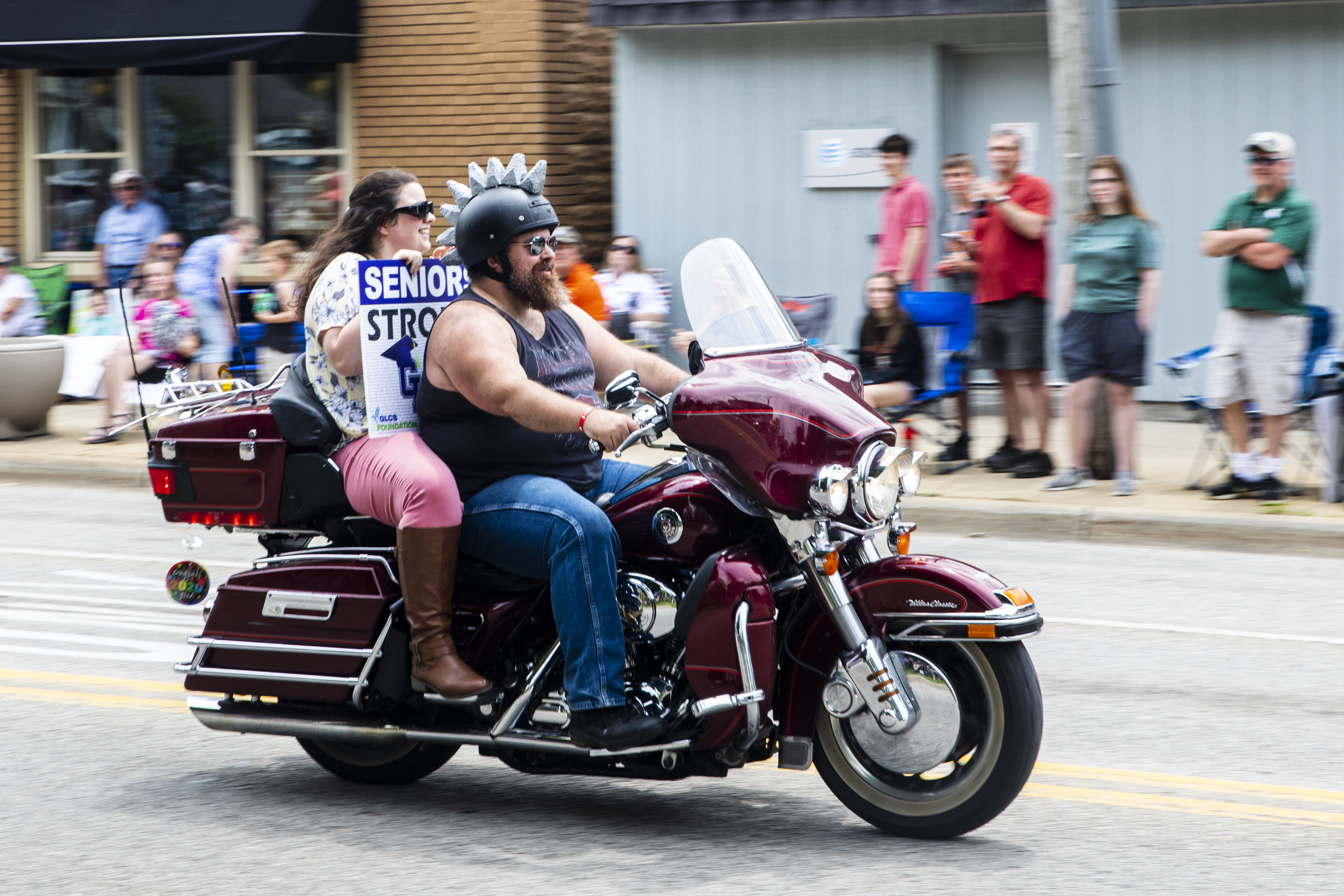 Gull Lake seniors parade through town on graduation day - mlive.com