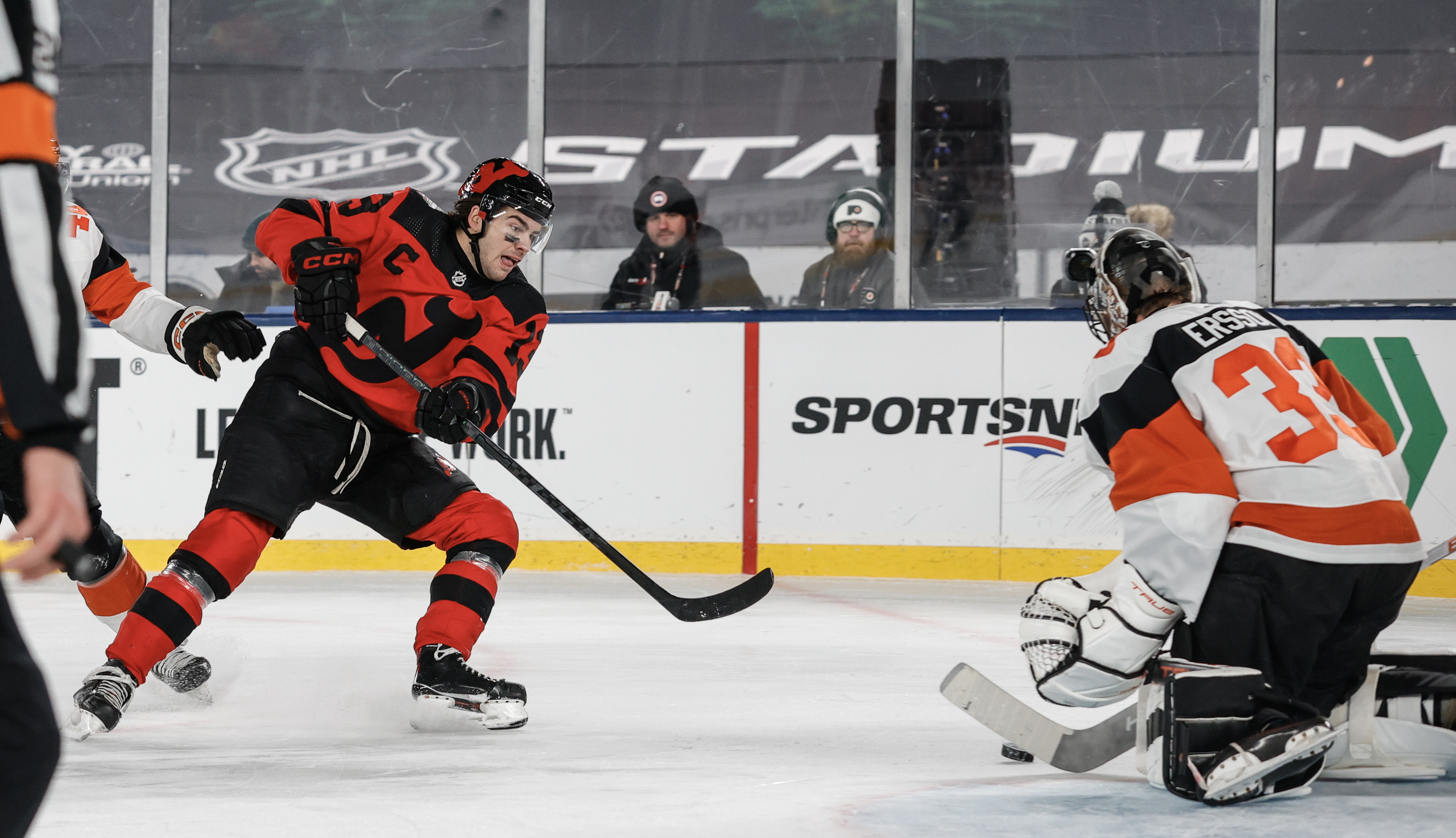 New Jersey Devils vs. Philadelphia Flyers in NHL Stadium Series game at MetLife Stadium - nj.com