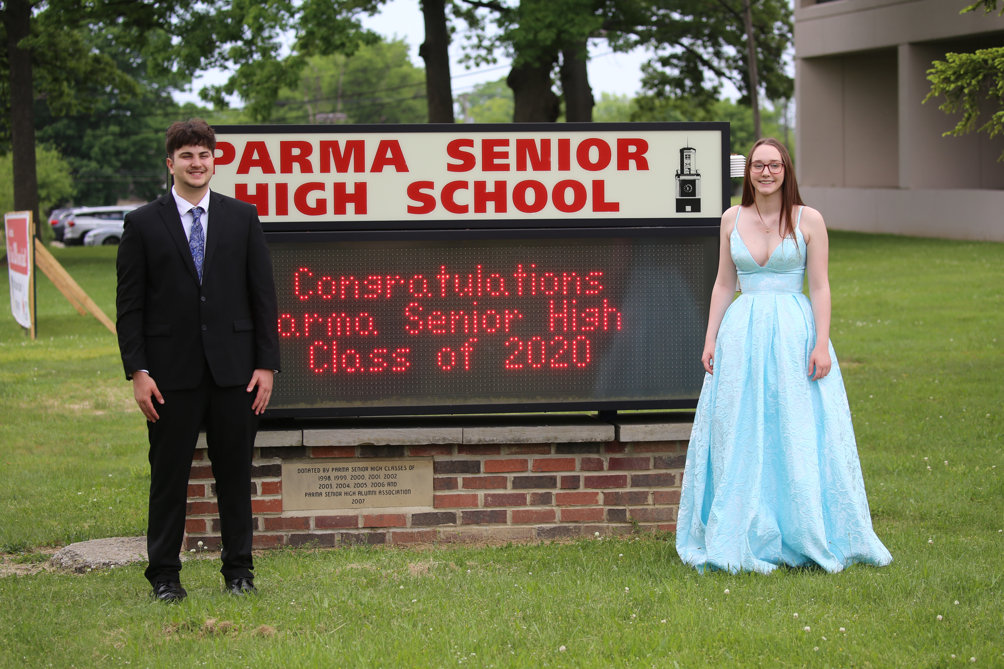 Parma City Schools juniors and seniors get their prom photos taken ...