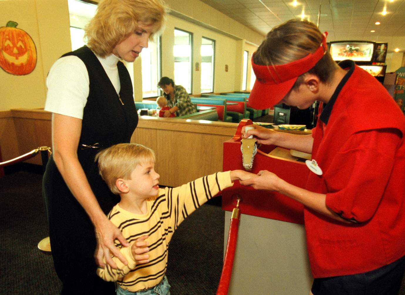 Vintage Photos: A look back at Chuck E. Cheese over the years ...