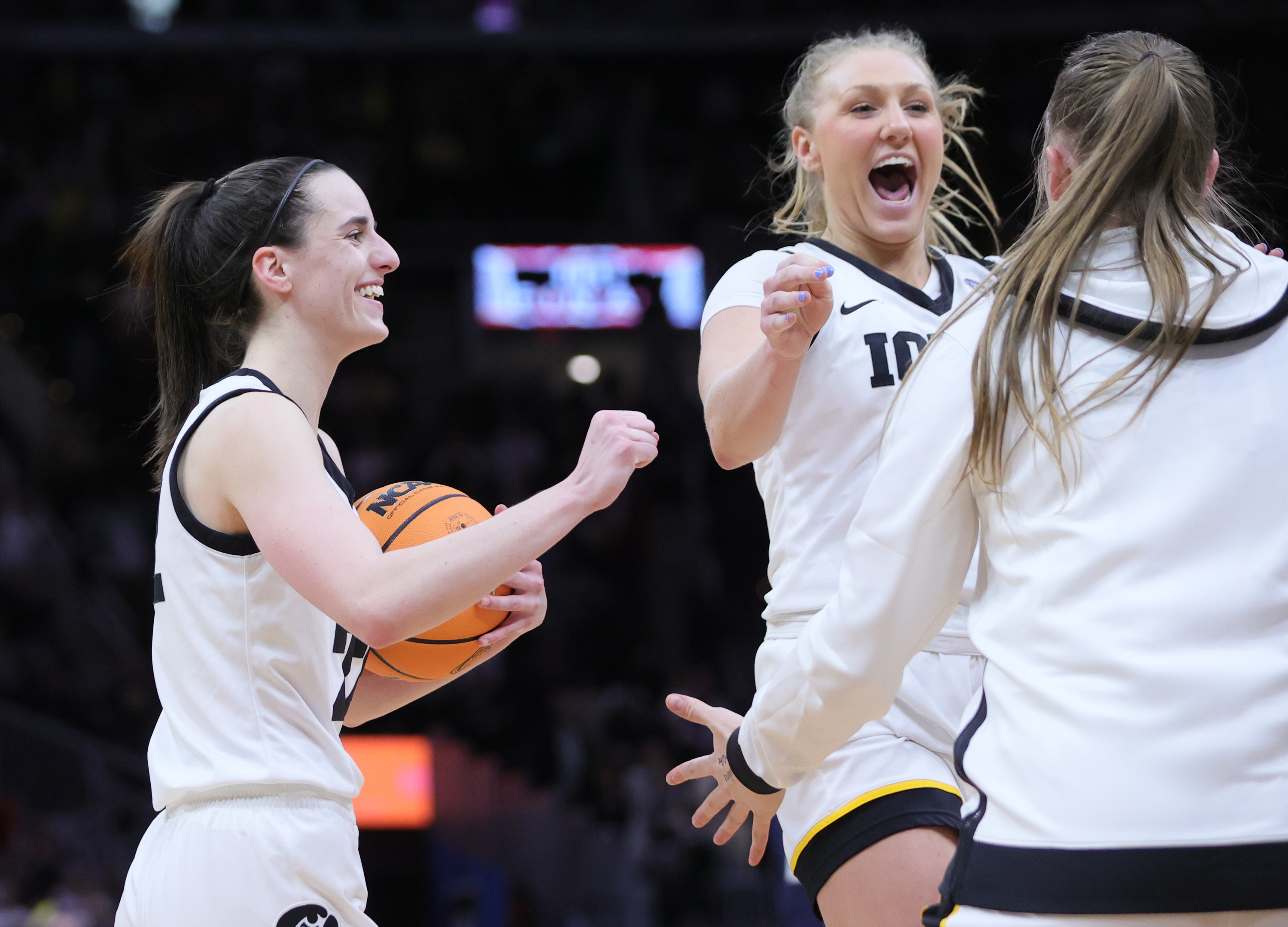 Iowa vs. UConn in Women's Final Four semifinal game, April 5, 2024 ...