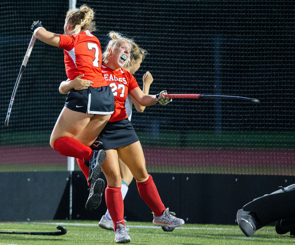 CV scores in the closing minutes for a 2-1 field hockey win over CD ...