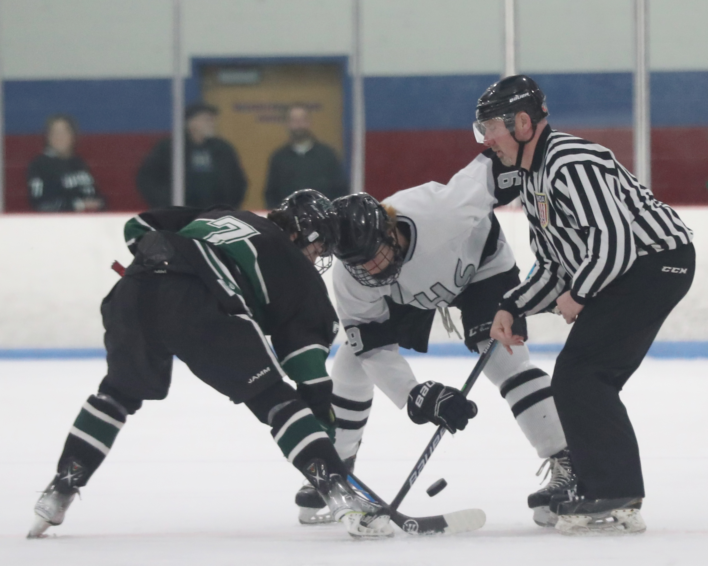 Minnechaug vs Longmeadow Hockey - masslive.com