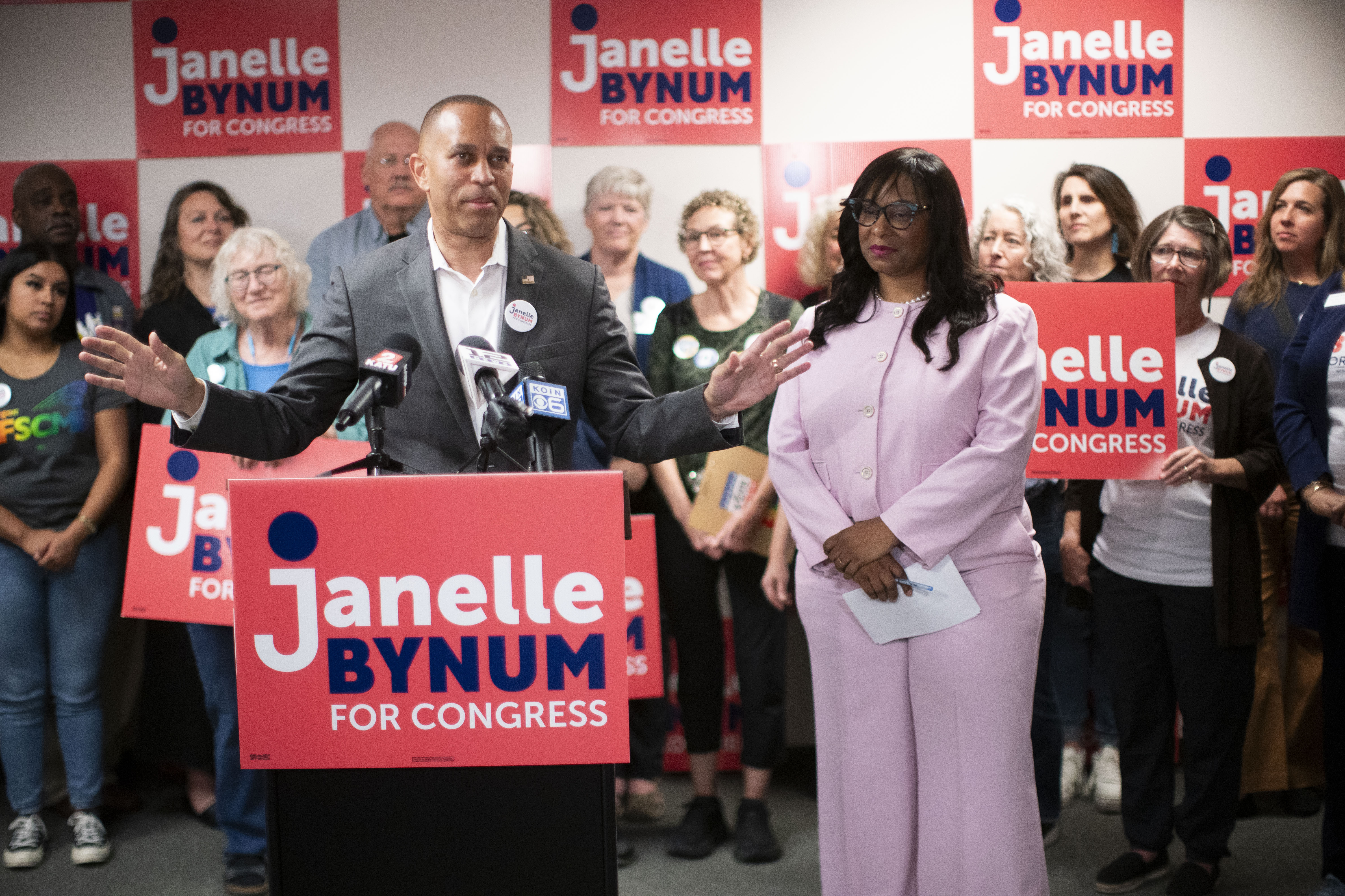 Rep Janelle Bynum and House Minority Leader Hakeem Jeffries ...