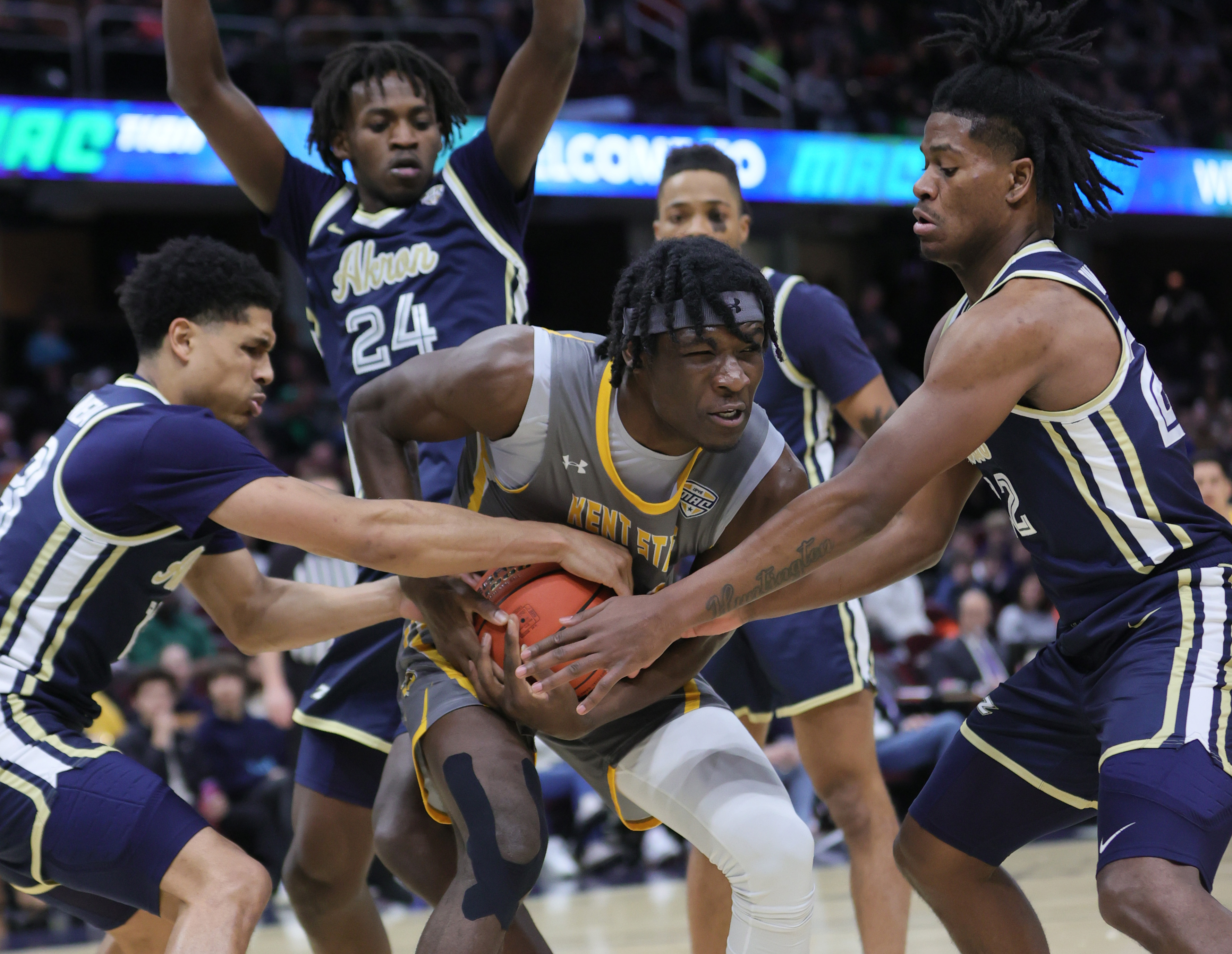 Kent vs. Akron in men's MAC Tournament final, March 12, 2022 ...