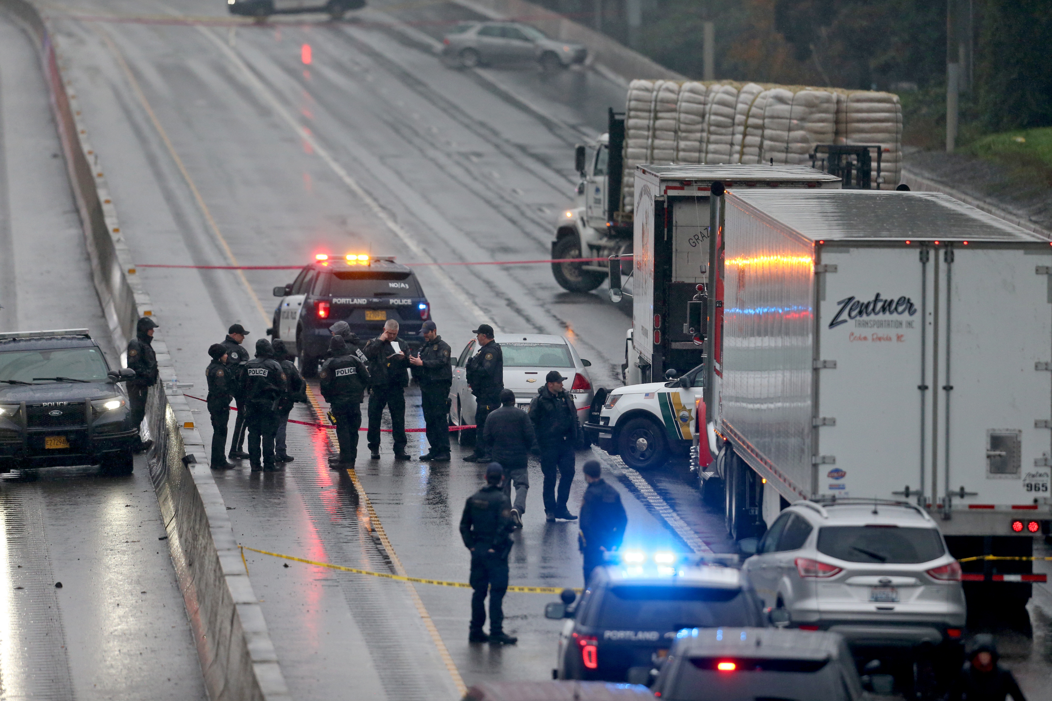 I-5 closed in N. Portland amid large police response (WARNING: Graphic ...