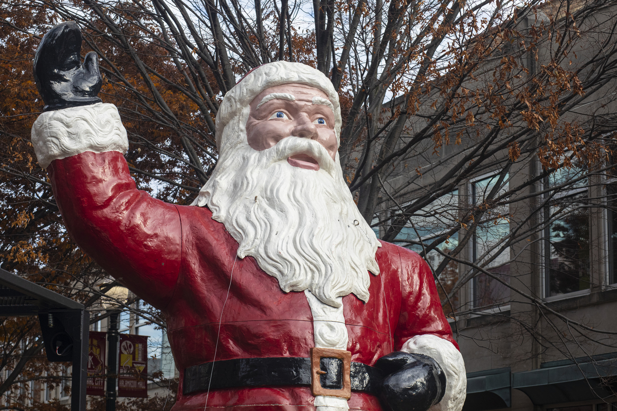 17-foot Santa Claus installed in downtown Kalamazoo - mlive.com