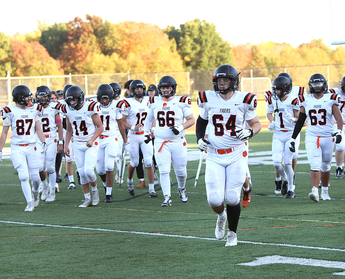 South Hadley vs Putnam Football 10/21/22 - masslive.com