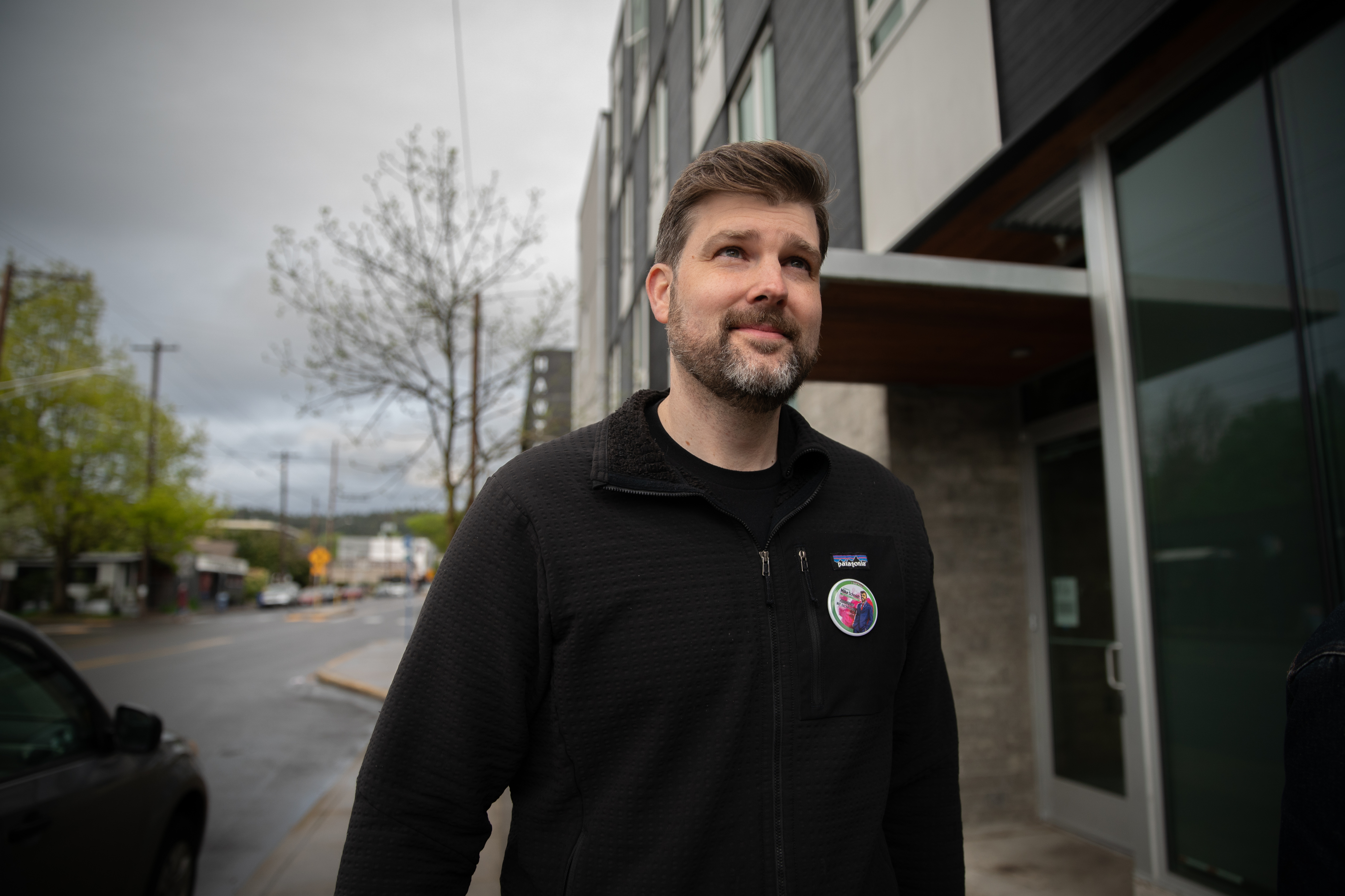 Multnomah County District Attorney Mike Schmidt goes canvassing door-to ...