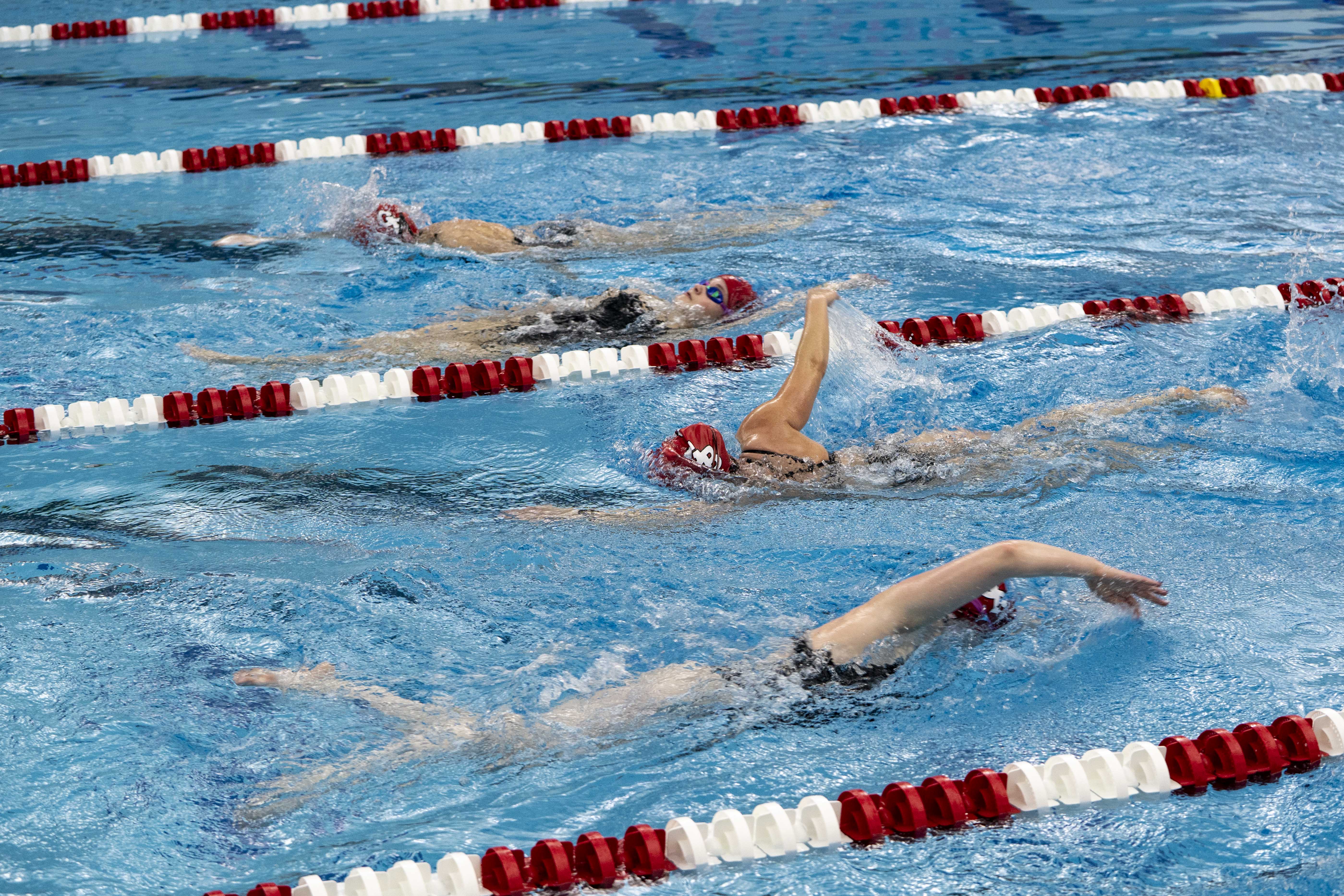 Grand Blanc girls swim team practices ahead of state championships ...