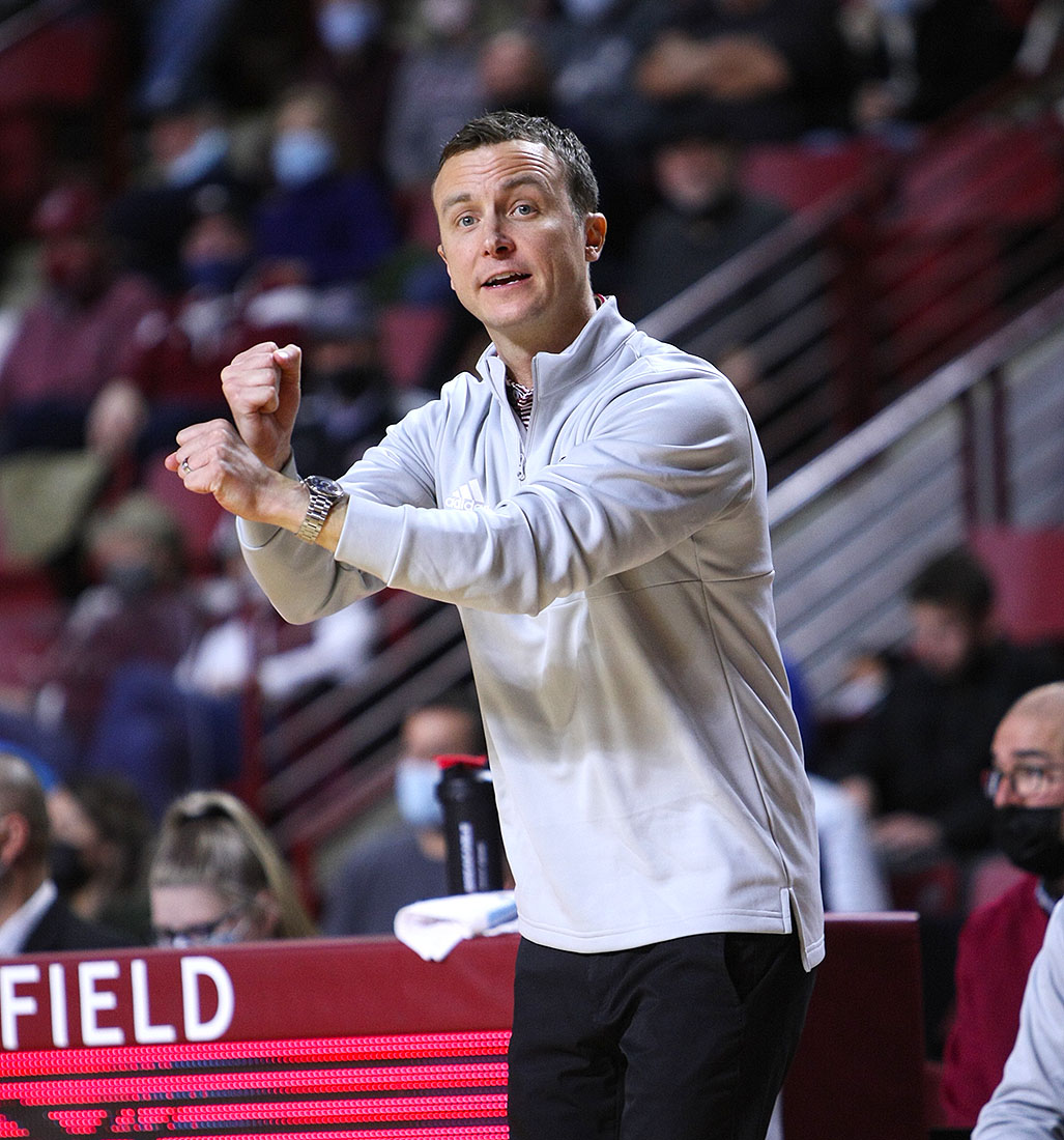 UMass Men's Basketball vs Fairfield 12/19/21 - masslive.com
