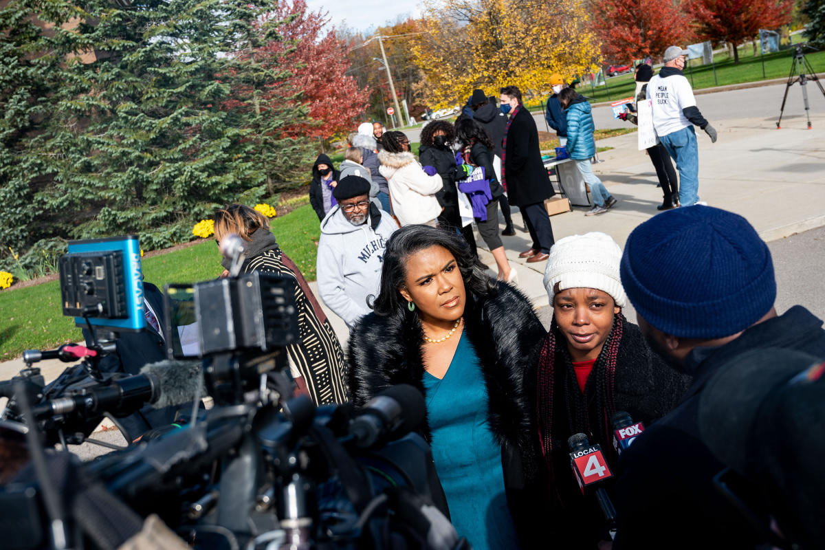 Protest held in response to 10-year-old held at gunpoint by police ...