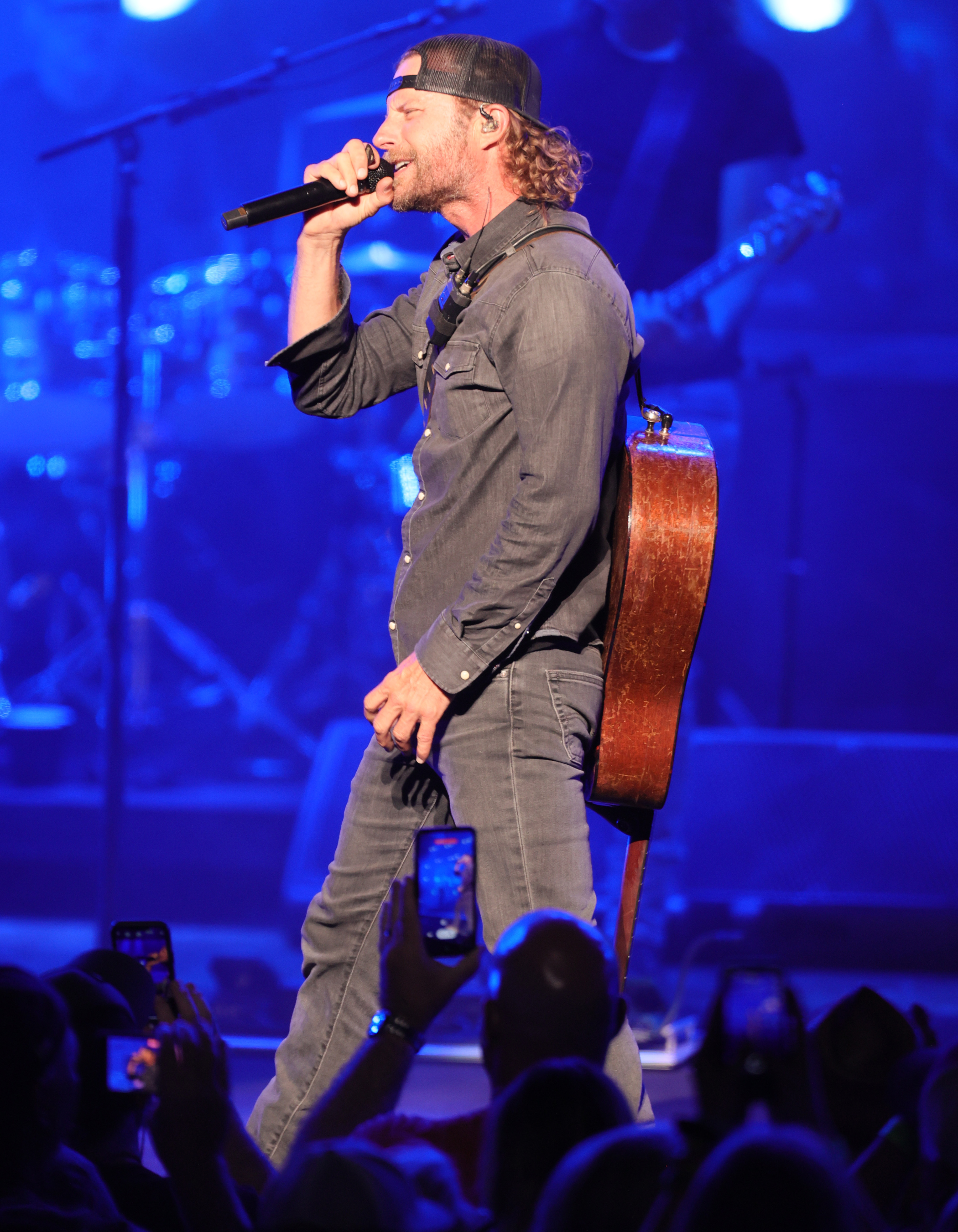 Country music singer Dierks Bentley stops at Blossom Music Center ...