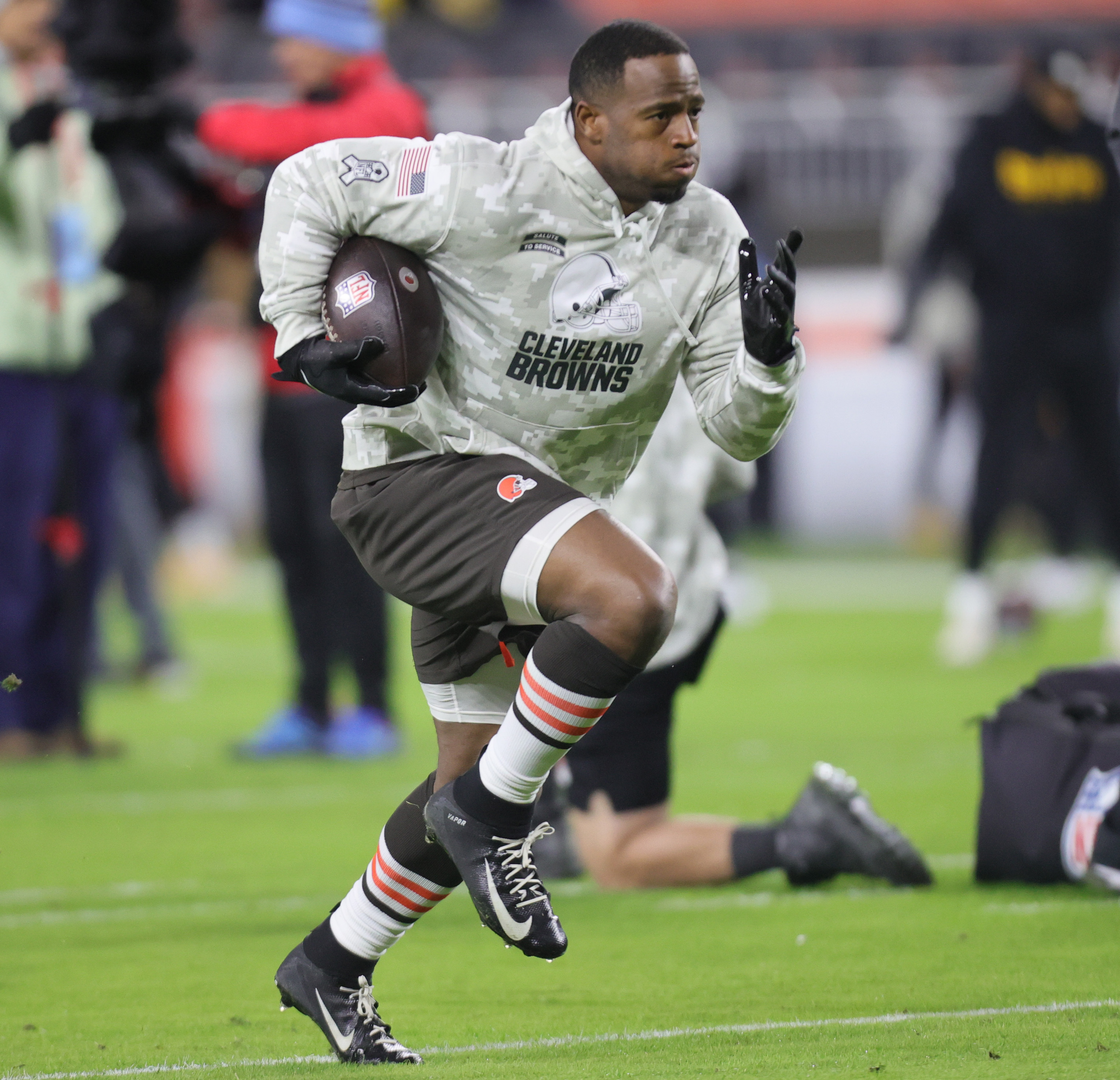 Cleveland Browns running back Nick Chubb vs. the Pittsburgh Steelers ...