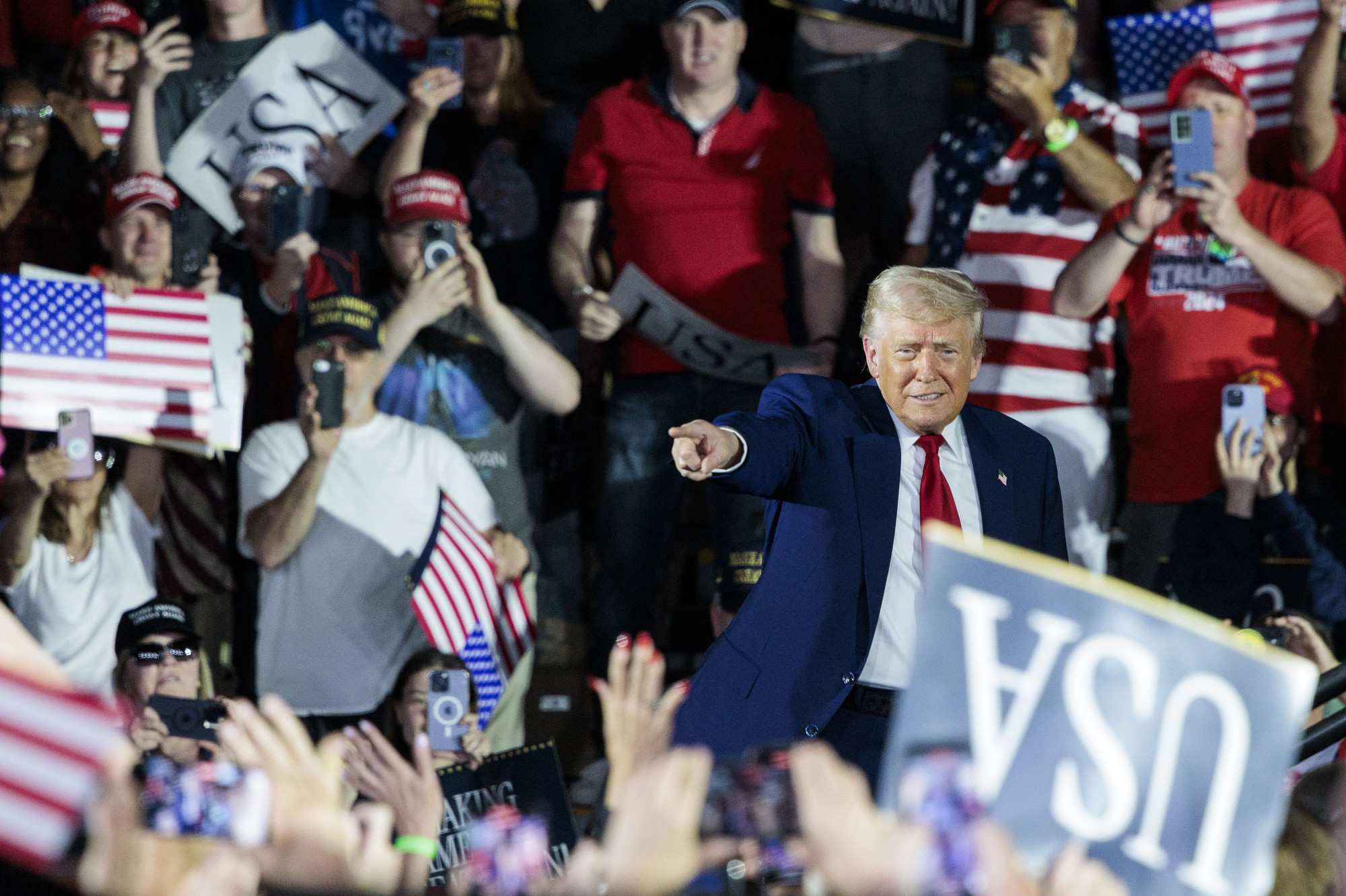 Donald Trump hosts 'First 100 Days' event at Macomb Community College ...