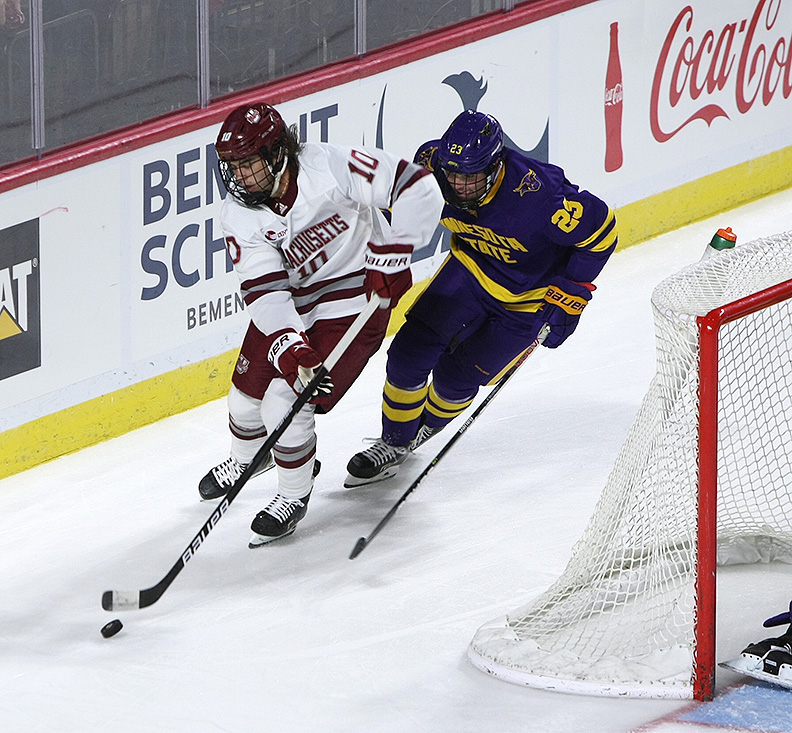 UMass Hockey vs Minnesota State 10/2/21 - masslive.com