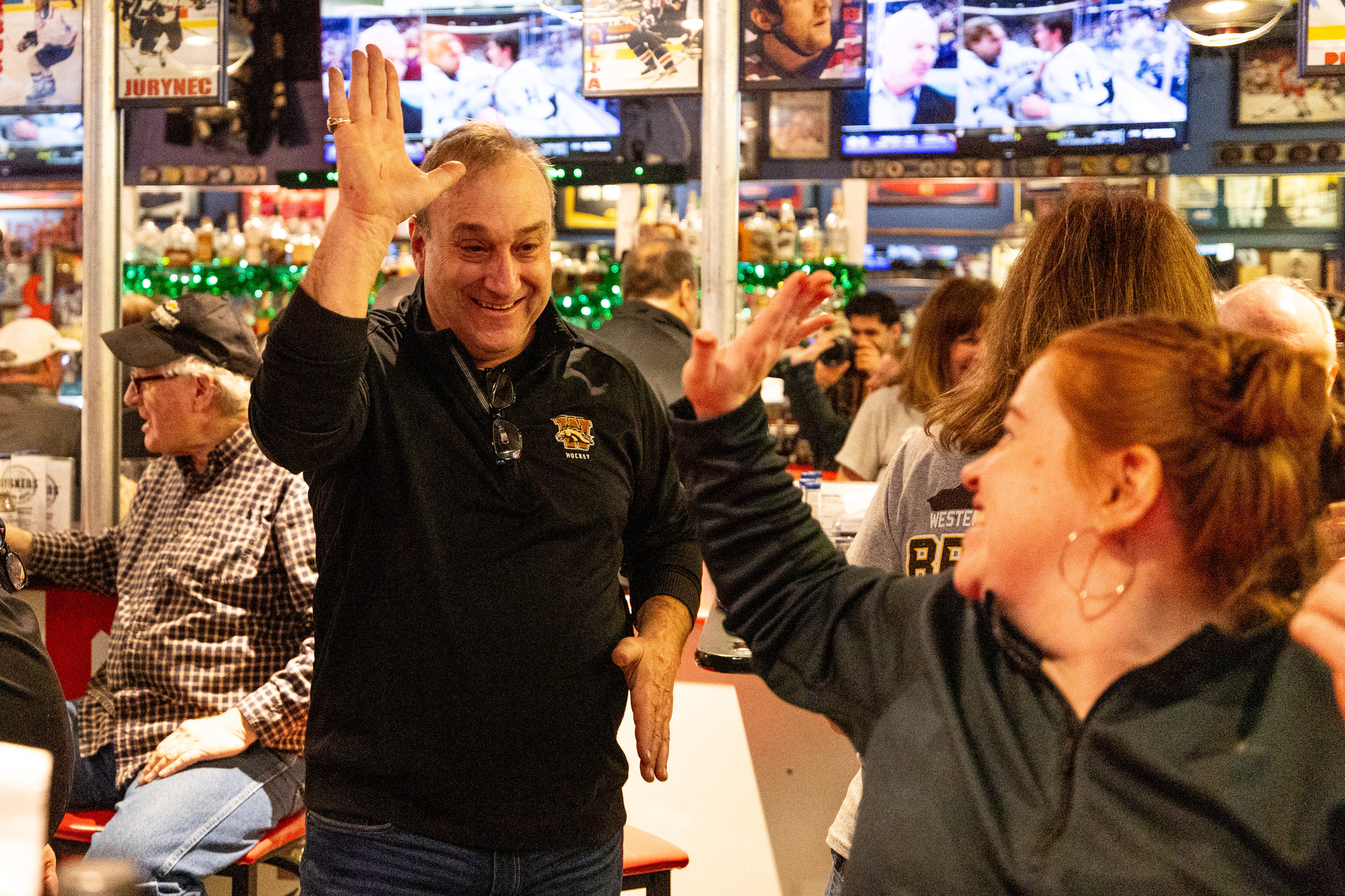 Western Michigan fans watch national championship at only hockey bar in ...