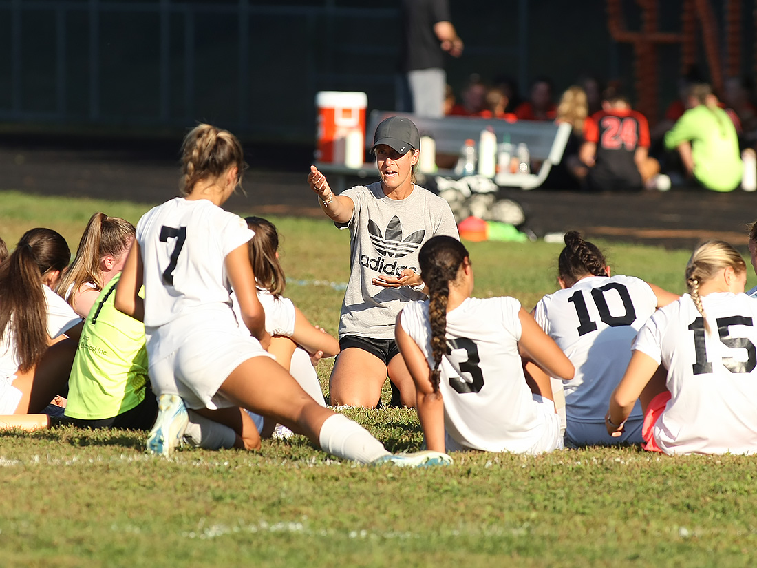 Longmeadow vs Belchertown girls Soccer 9/15/25 - masslive.com