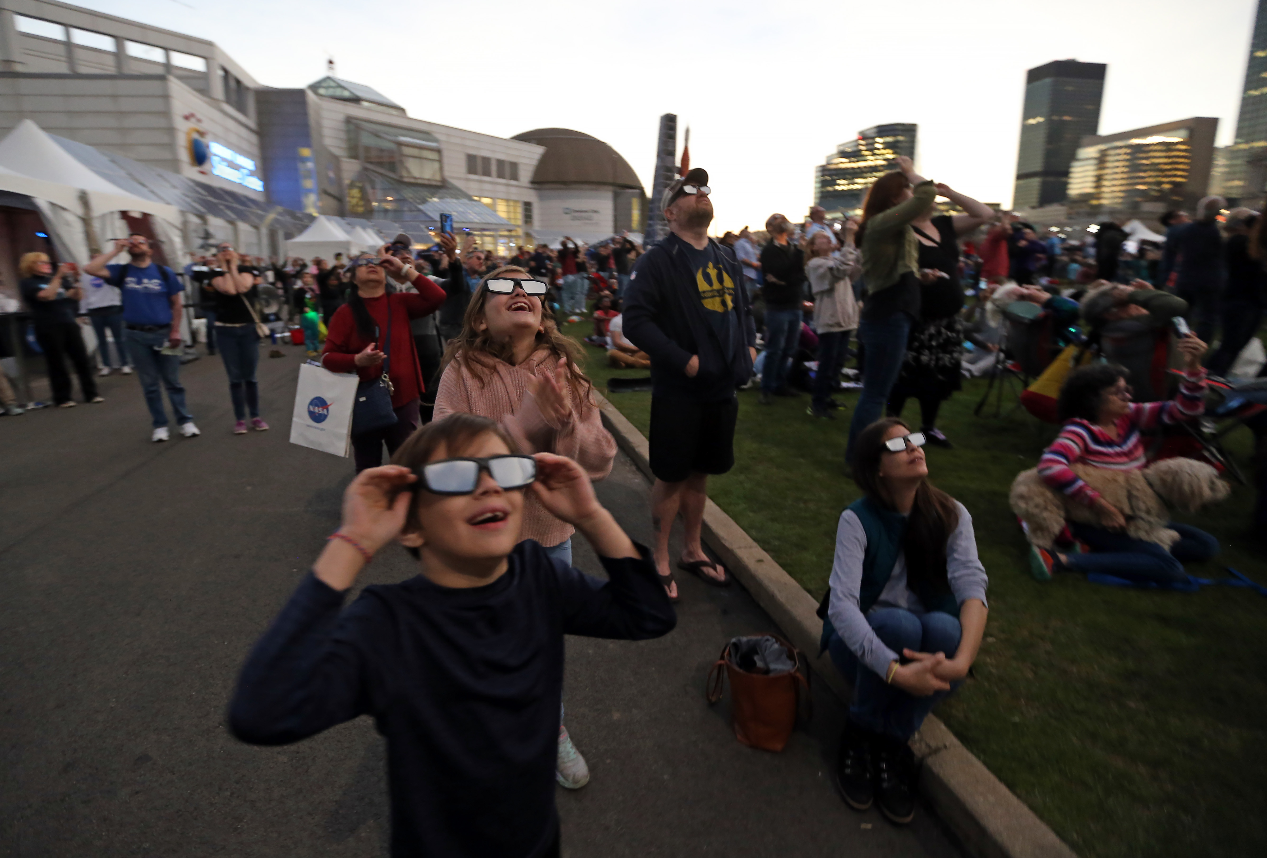 Cleveland total solar eclipse at Great Lakes Science Center, April 8 ...