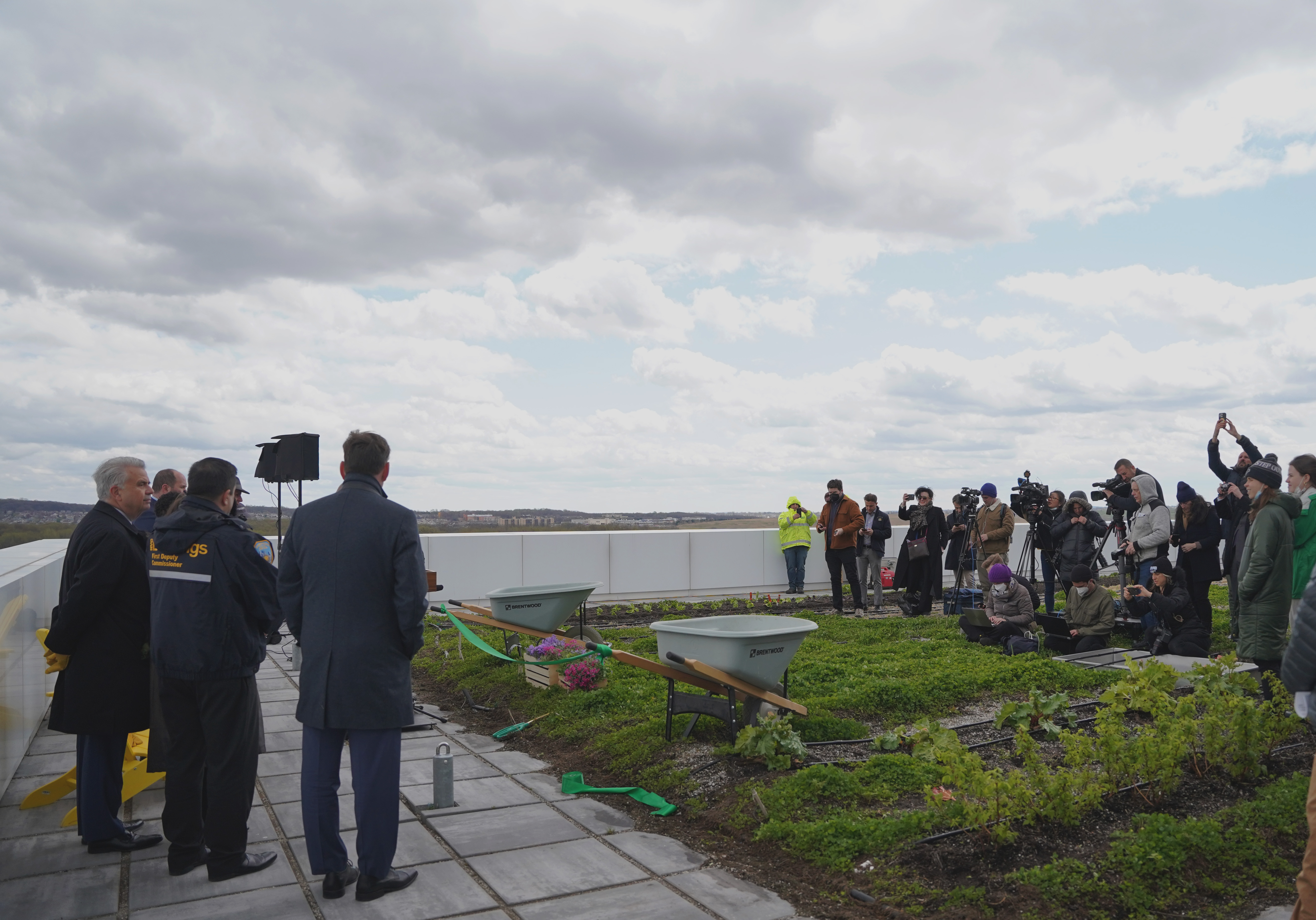 NYC Mayor Adams, DEP Commissioner open a Staten Island rooftop farm ...