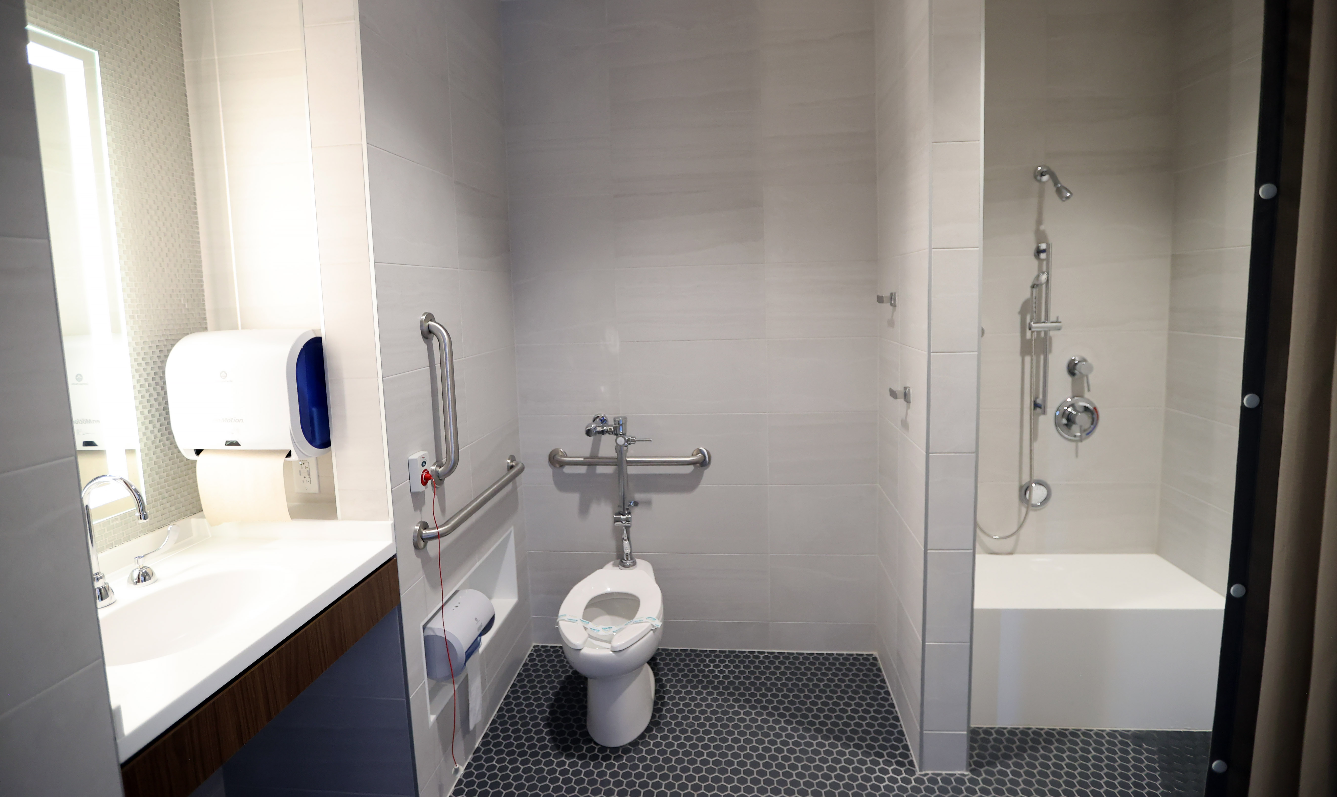 MetroHealth’s state-of-the-art Birthing Center and Neonatal Intensive ...