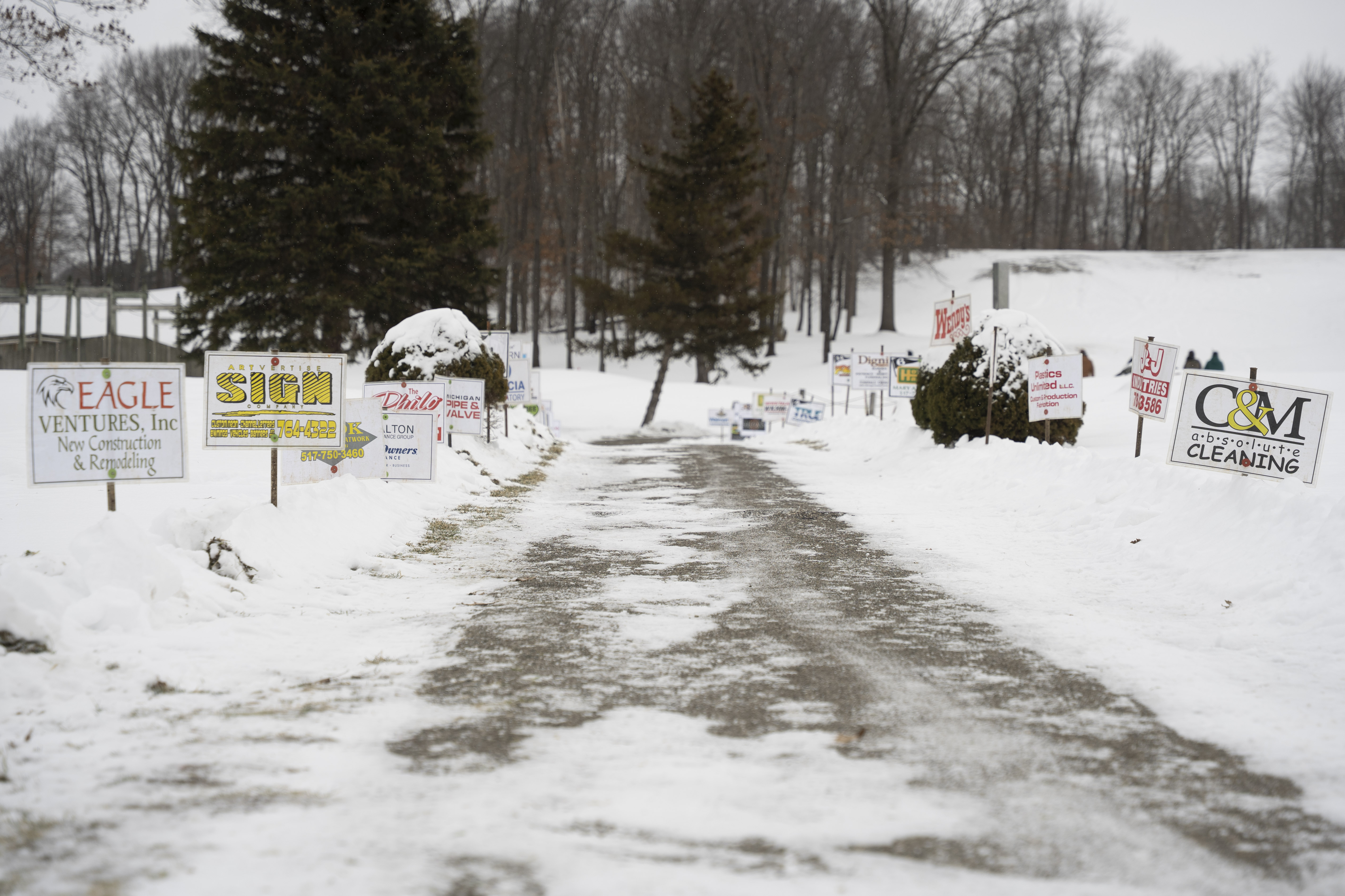 Golfers play through the snow at the annual Kiwanis Chili Golf Classic ...