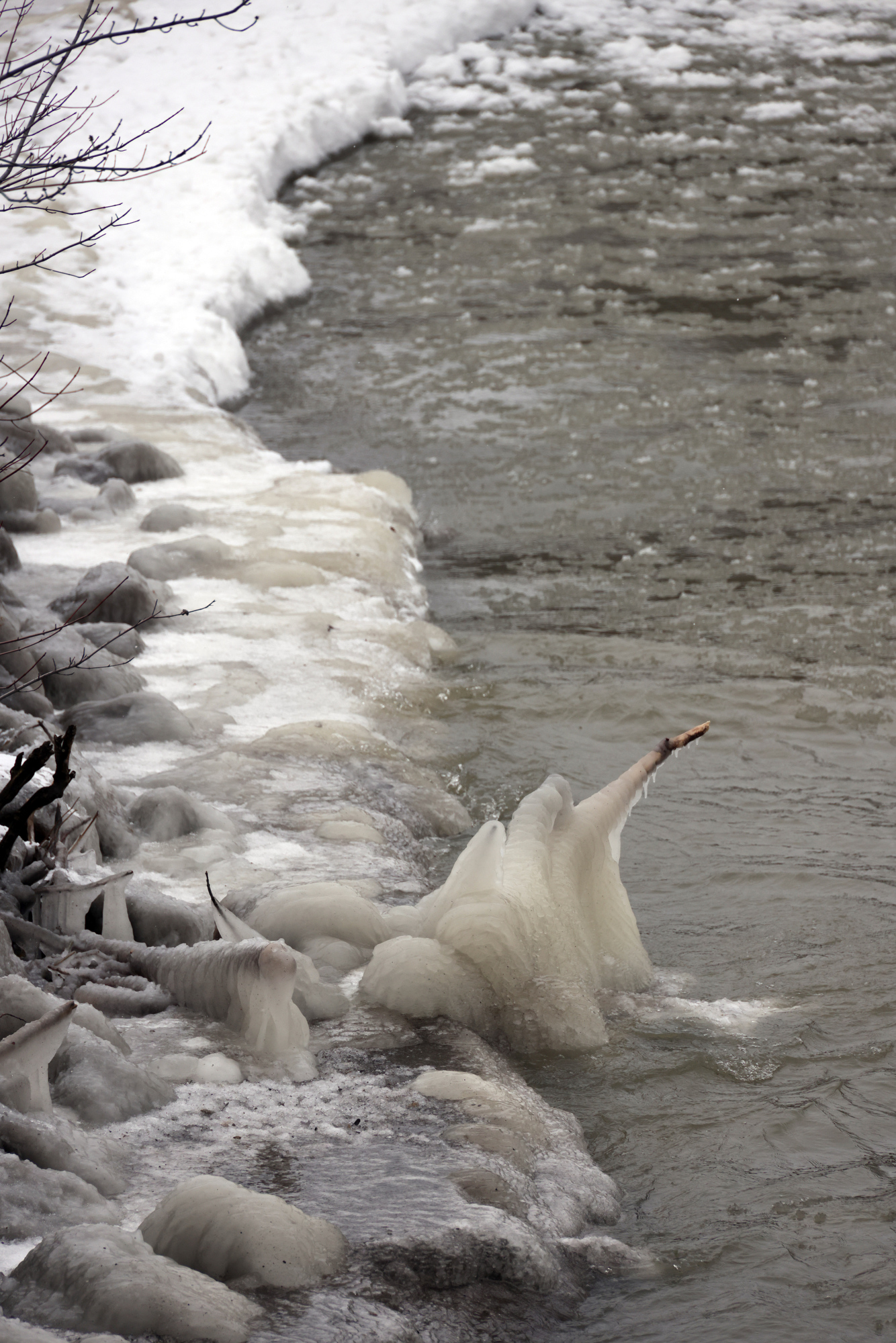 Ice along the Lake Erie shoreline - cleveland.com