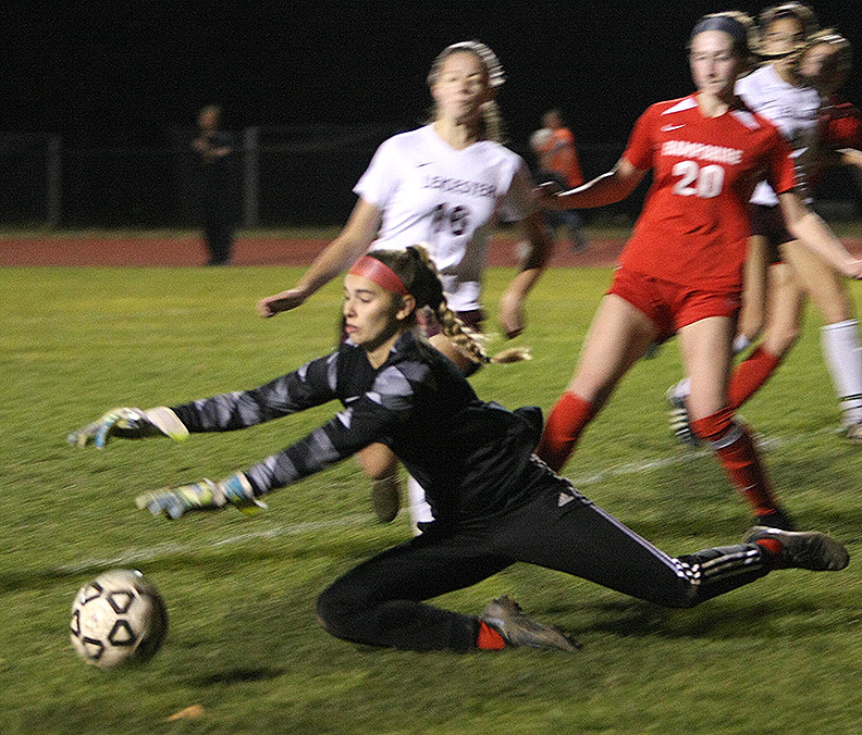Leicester vs Hampshire girls Soccer 11/9/21 - masslive.com