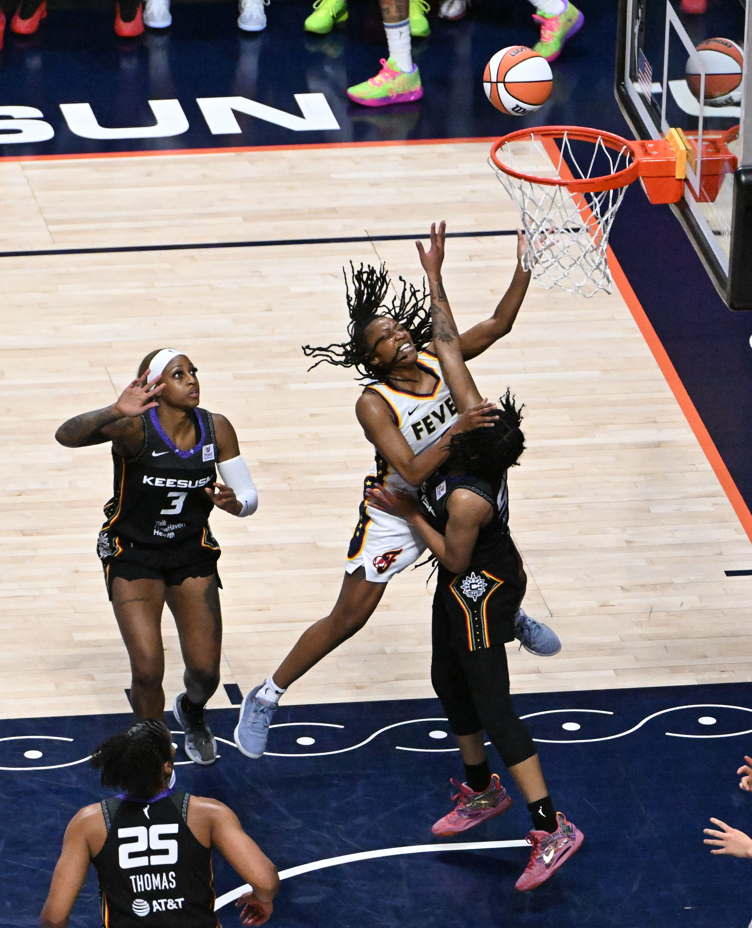 Caitlin Clark makes WNBA debut in loss to Connecticut Sun - masslive.com