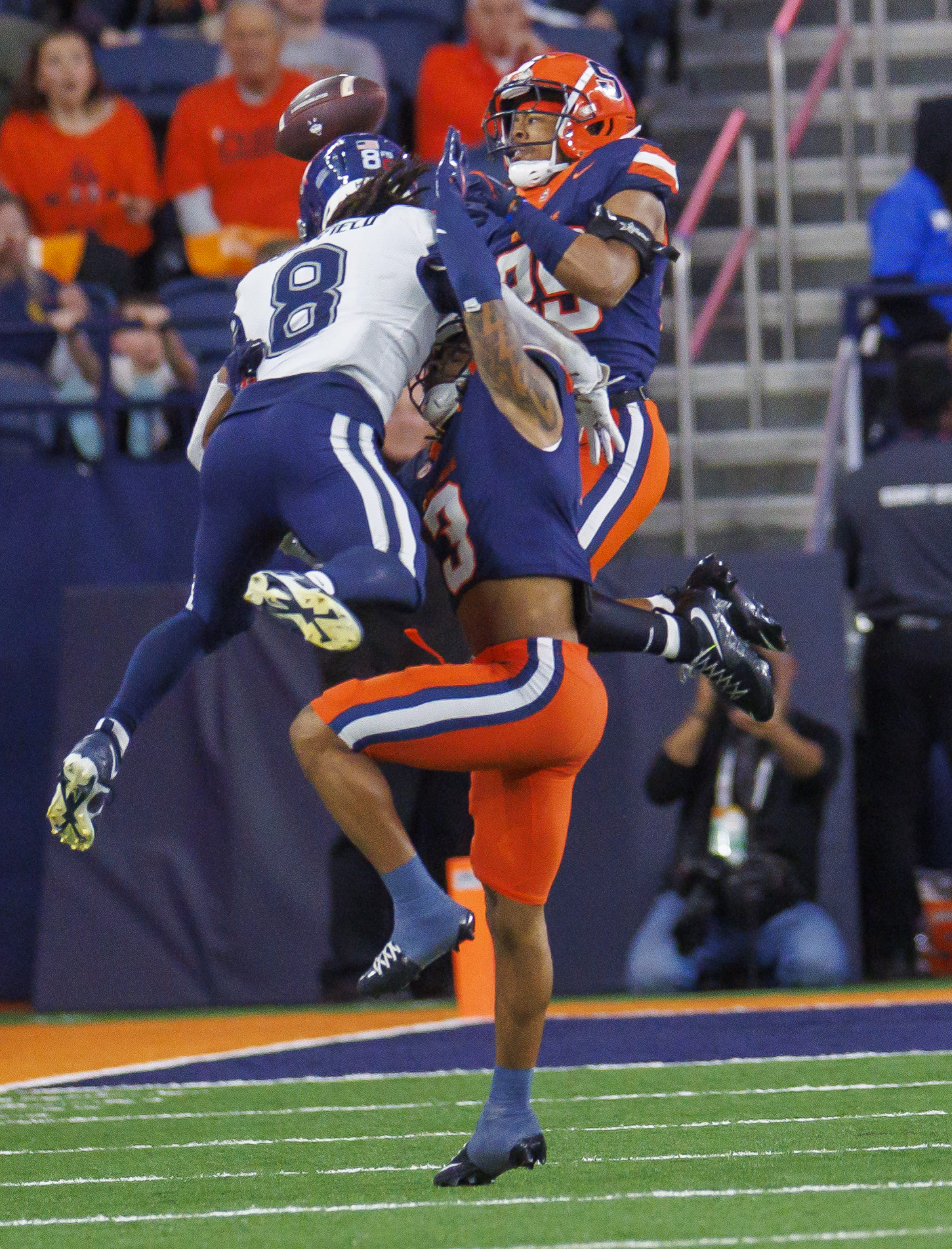 Syracuse Orange football throws down against the Connecticut Huskies at ...