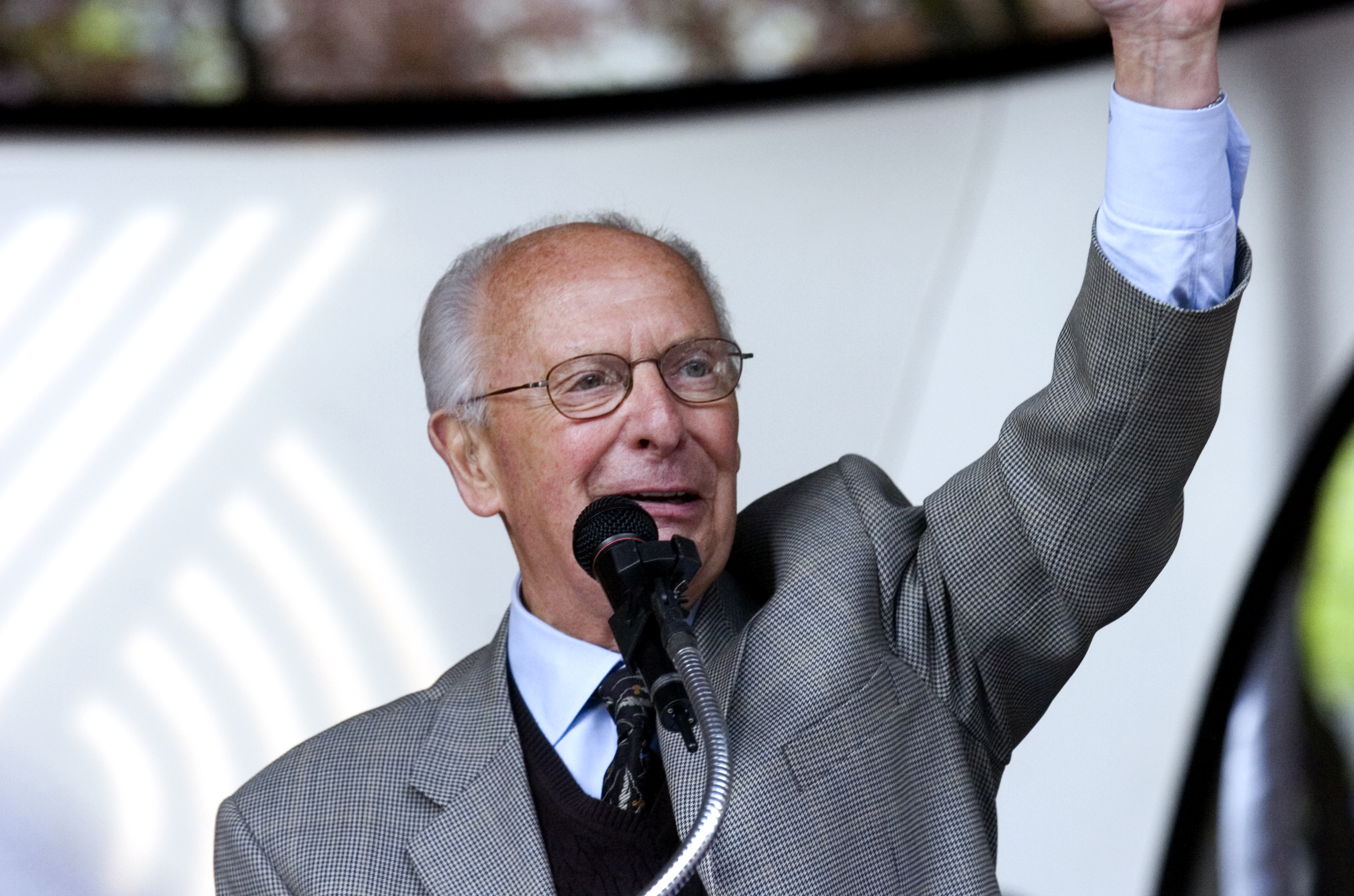 Bill Schonely, legendary Trail Blazers broadcaster, dies at 93 ...