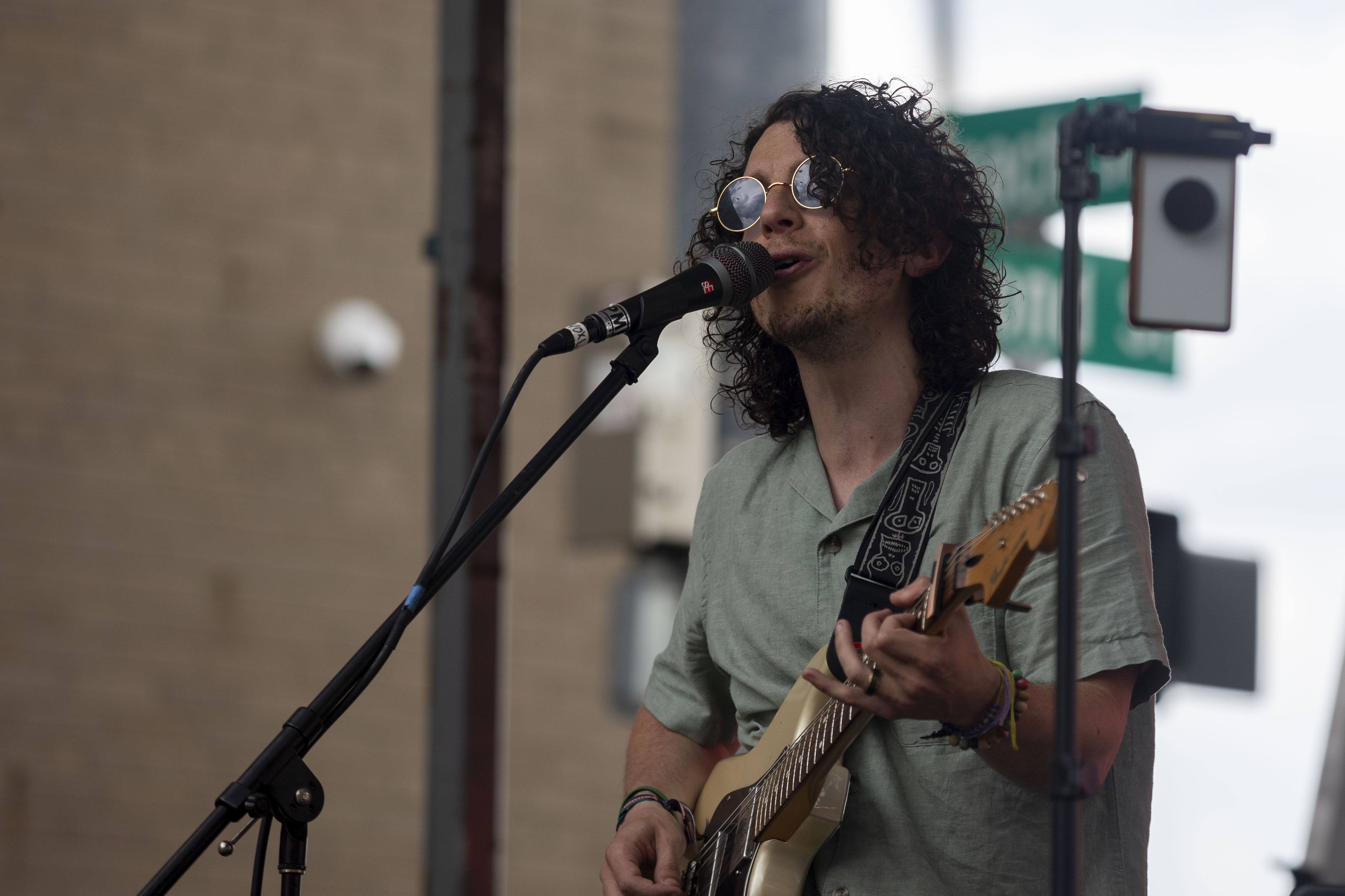 Hundreds flock to Buckham Alley for Alley Fest - mlive.com