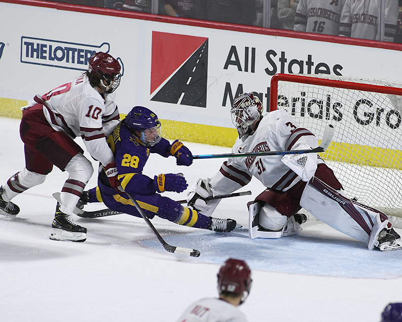 UMass Hockey vs Minnesota State 10/2/21 - masslive.com