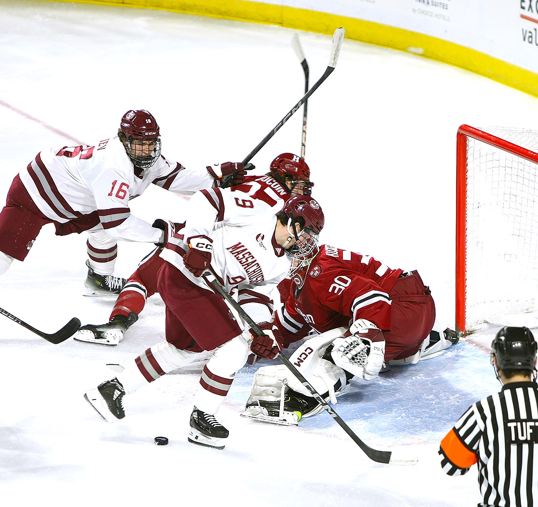 UMass Hockey vs Harvard 11/22/24 - masslive.com