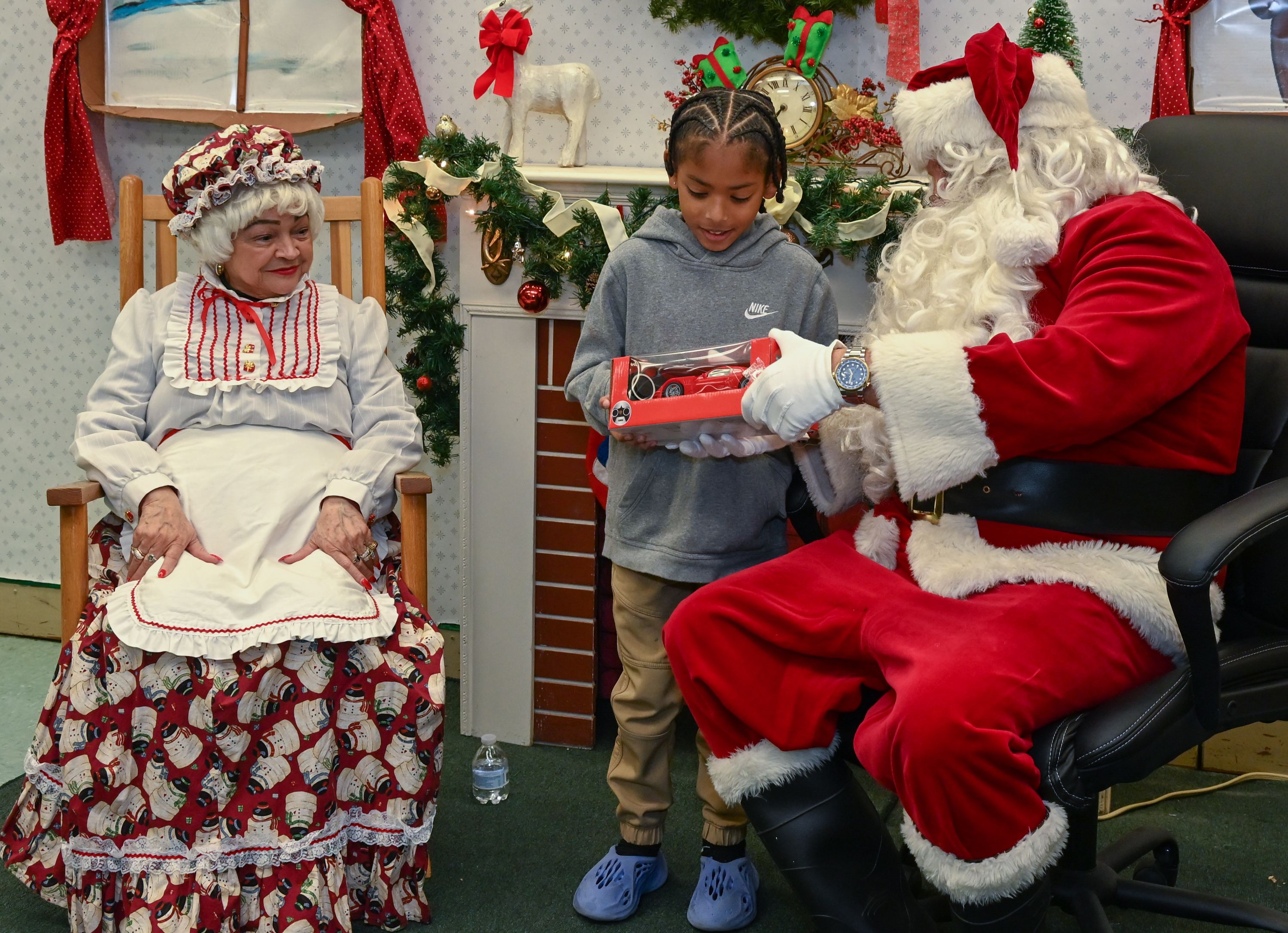 Students, families enjoy Cookies and Cocoa with Santa at Donahue School in Holyoke - masslive.com
