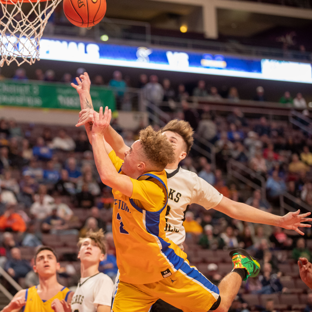 Middletown meets Berks Catholic in the 2022 D3 Title basketball game ...