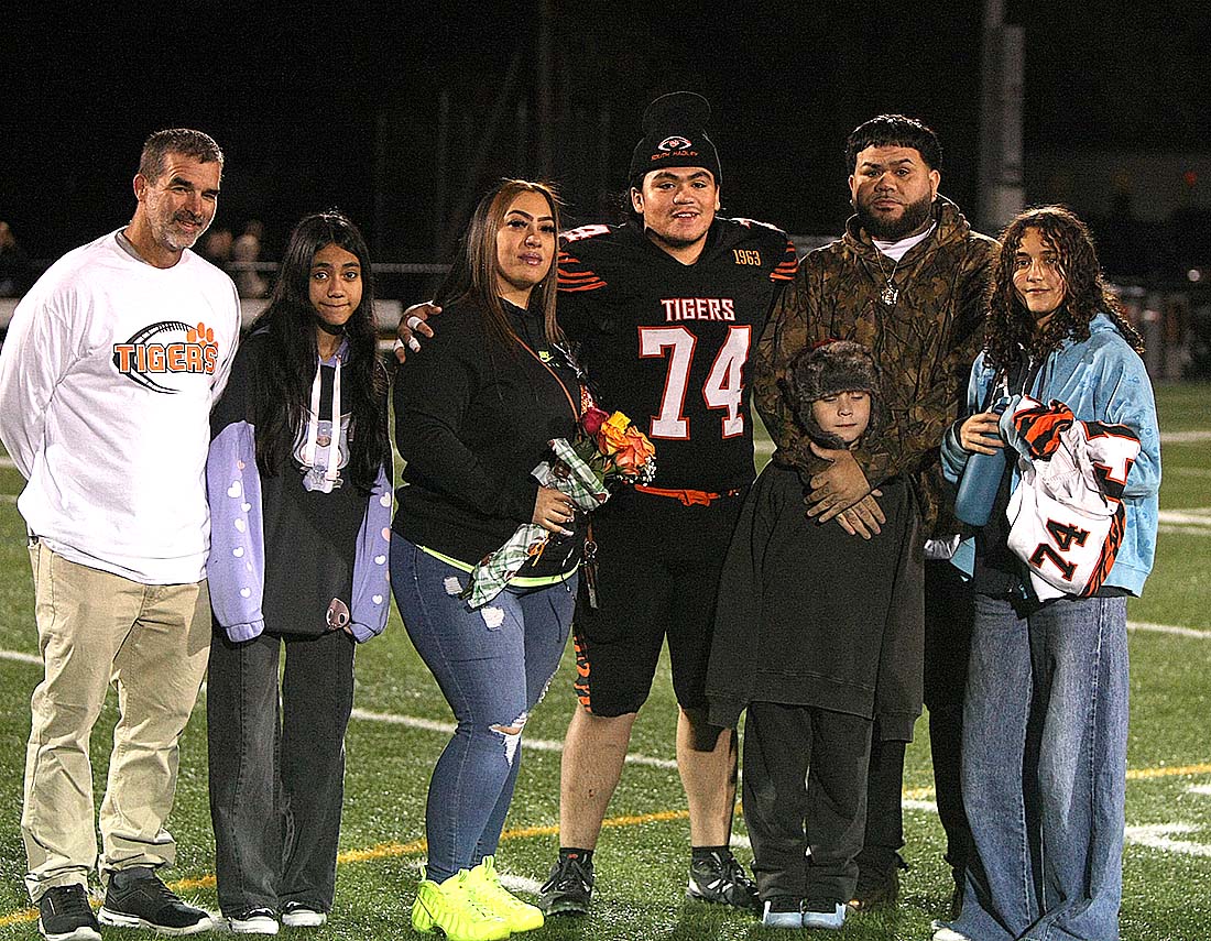 Lee vs South Hadley Football 10/24/25 - masslive.com