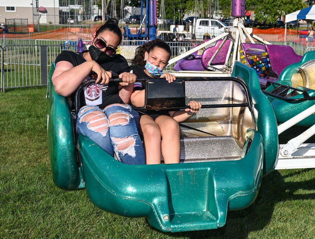 Rotary Club’s Carnival draws crowds to East Longmeadow (photos ...