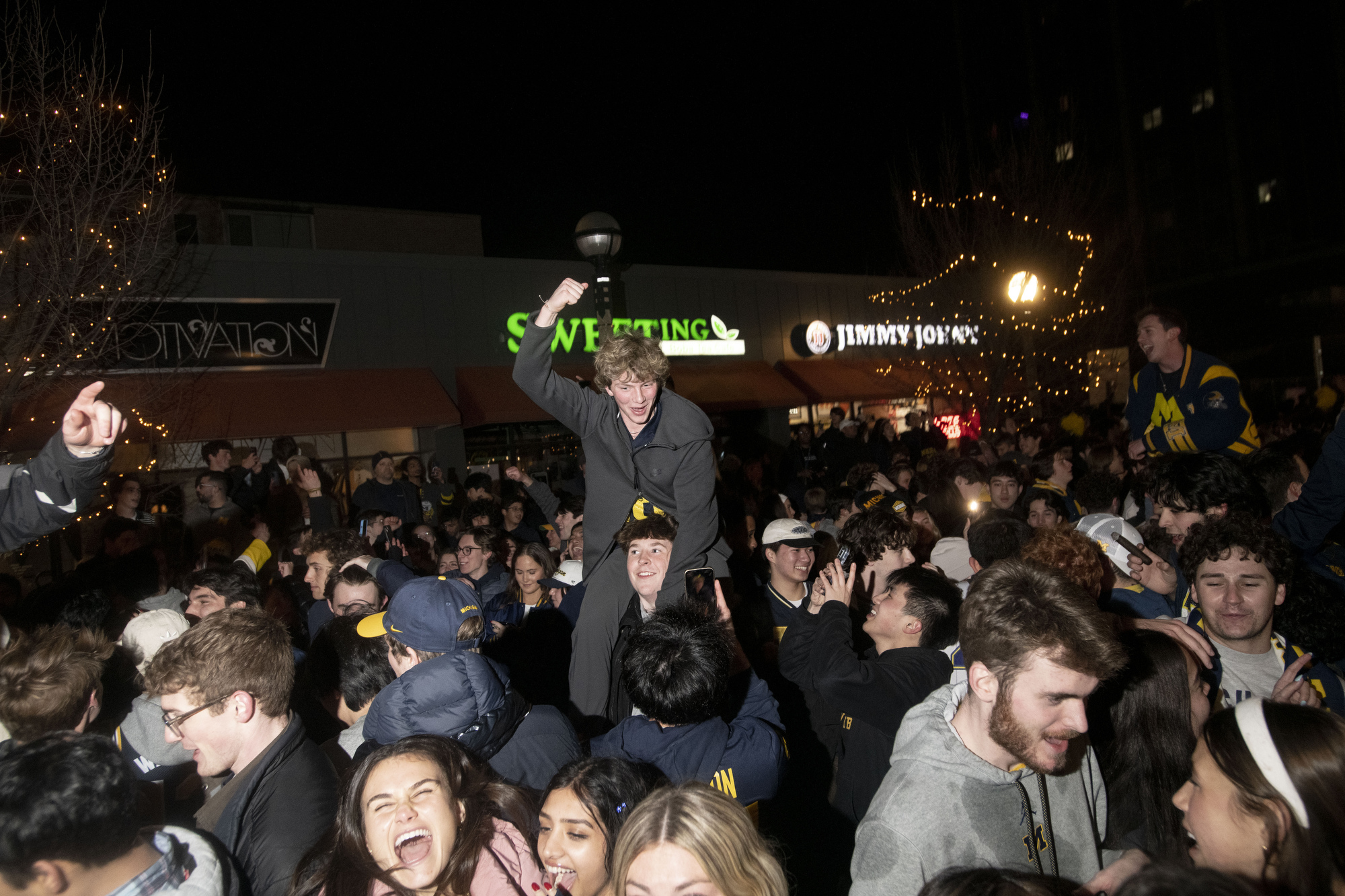 Fans celebrate in Ann Arbor after Michigan football wins national ...