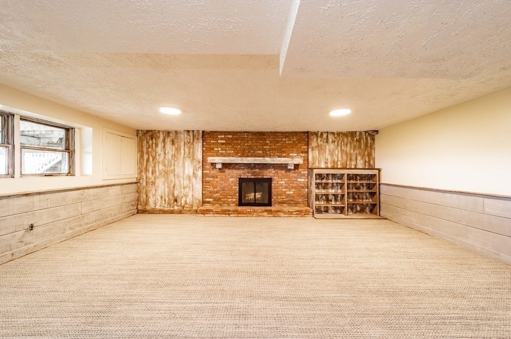 House of the Week: Wilbraham Mountain home offers sweeping views of ...