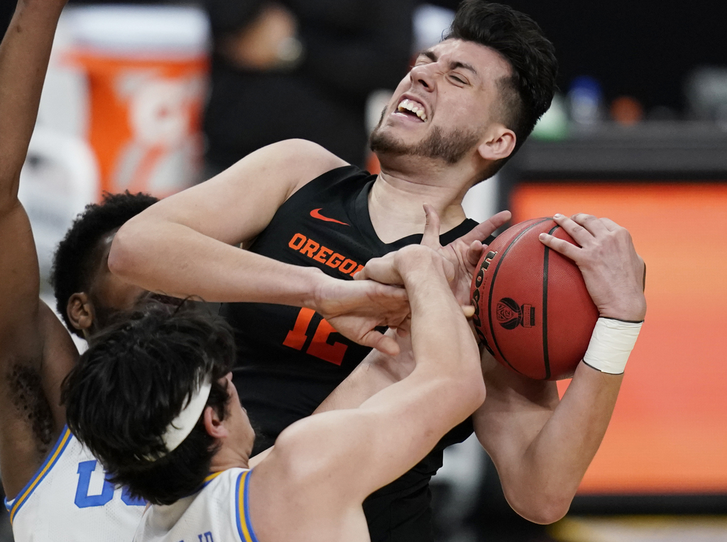 Oregon State vs. UCLA at Pac-12 men's basketball tournament ...
